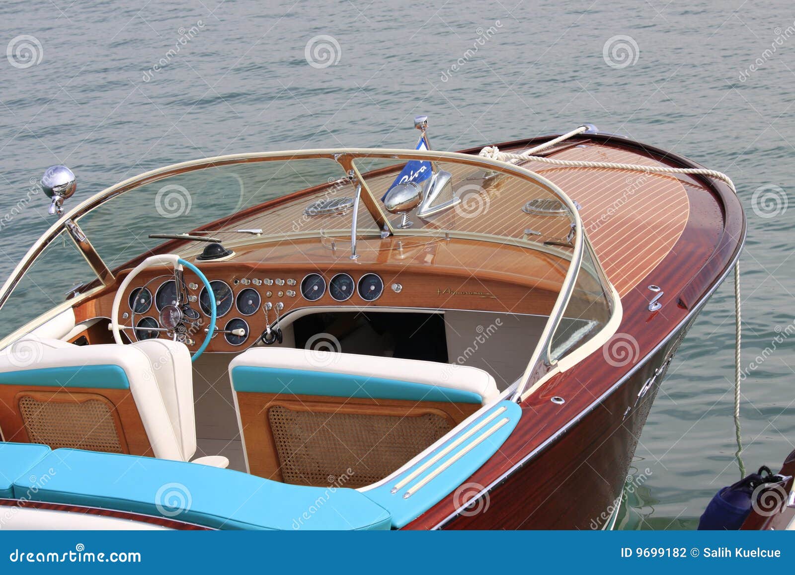 Motorboot stockfoto. Bild von erscheinen, antreiben, blau - 9699182