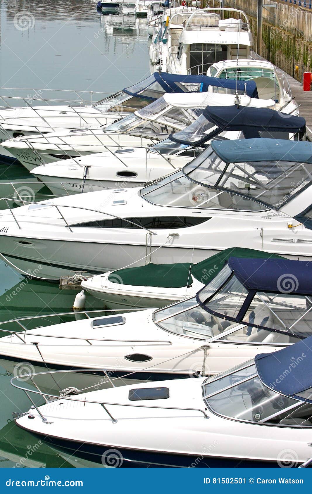 Motorboten in De Jachthaven Van Brighton Stock Afbeelding - Image of ...