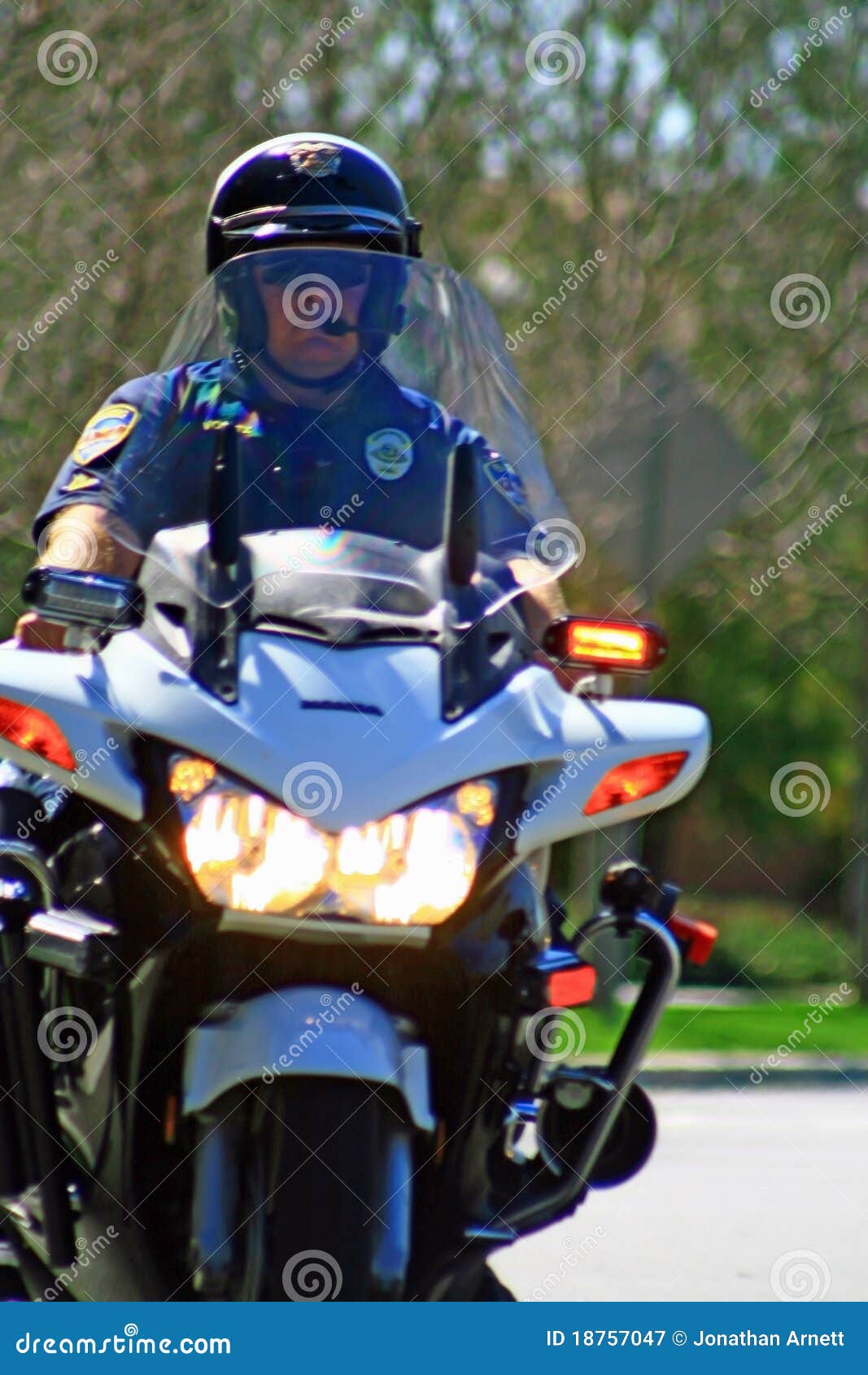Motorcycle Cop editorial photography. Image of downtown - 18757047