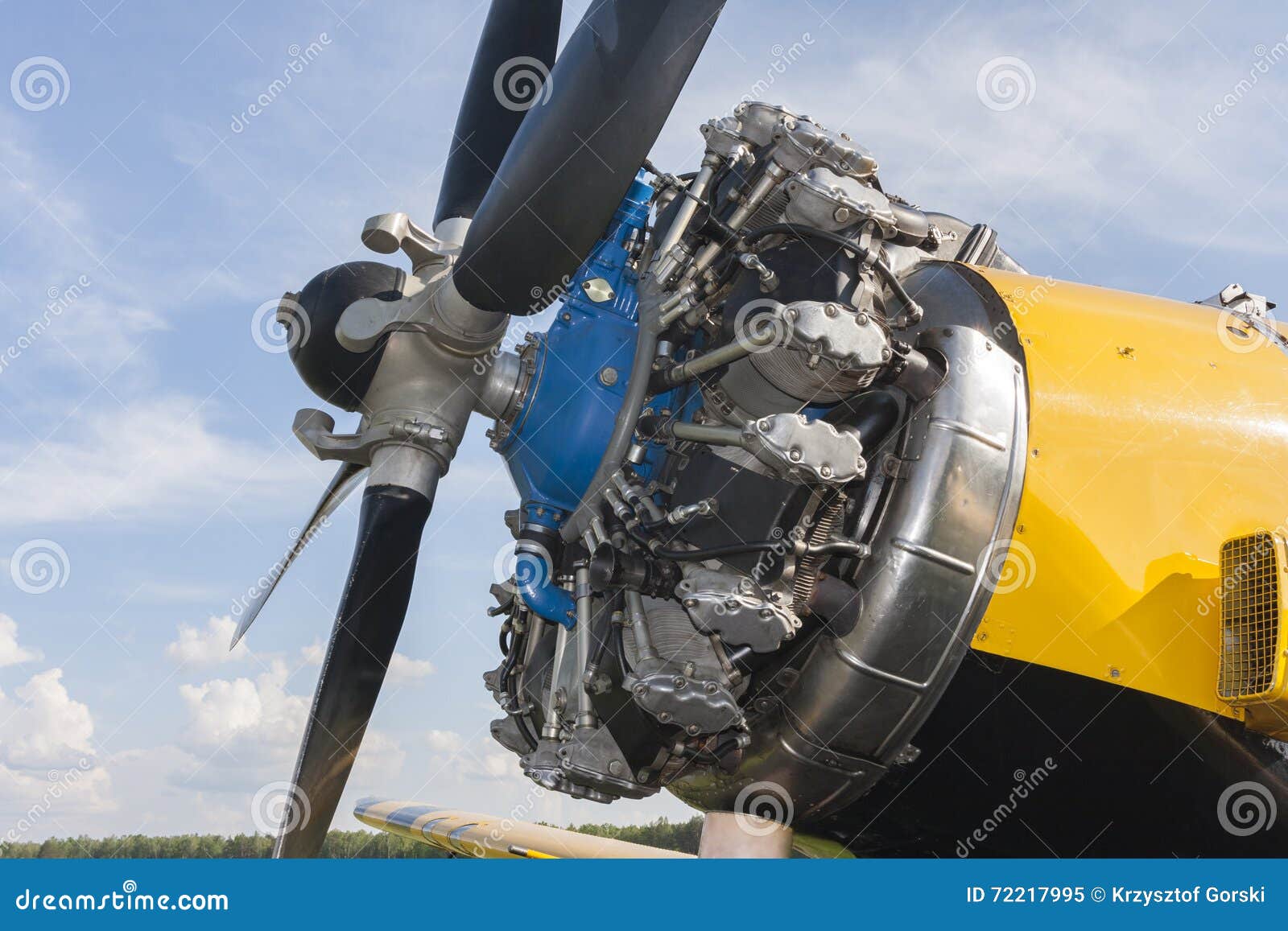 Motore ed elica di aerei immagine stock. Immagine di airline - 72217995