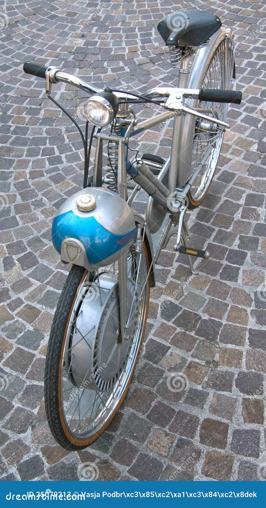 Motorfahrrad stockbild. Bild von motor, leistung, antike - 25079213