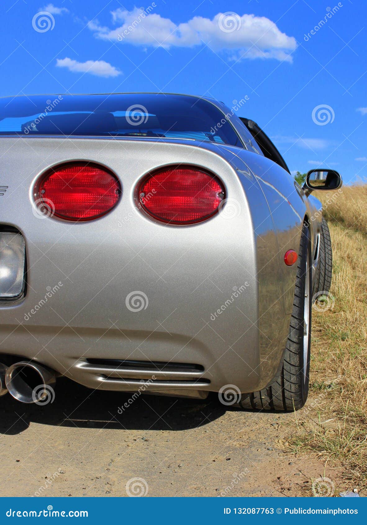 Motorfordon Guling, Bil, Hjul Bild. Bild: 132087763