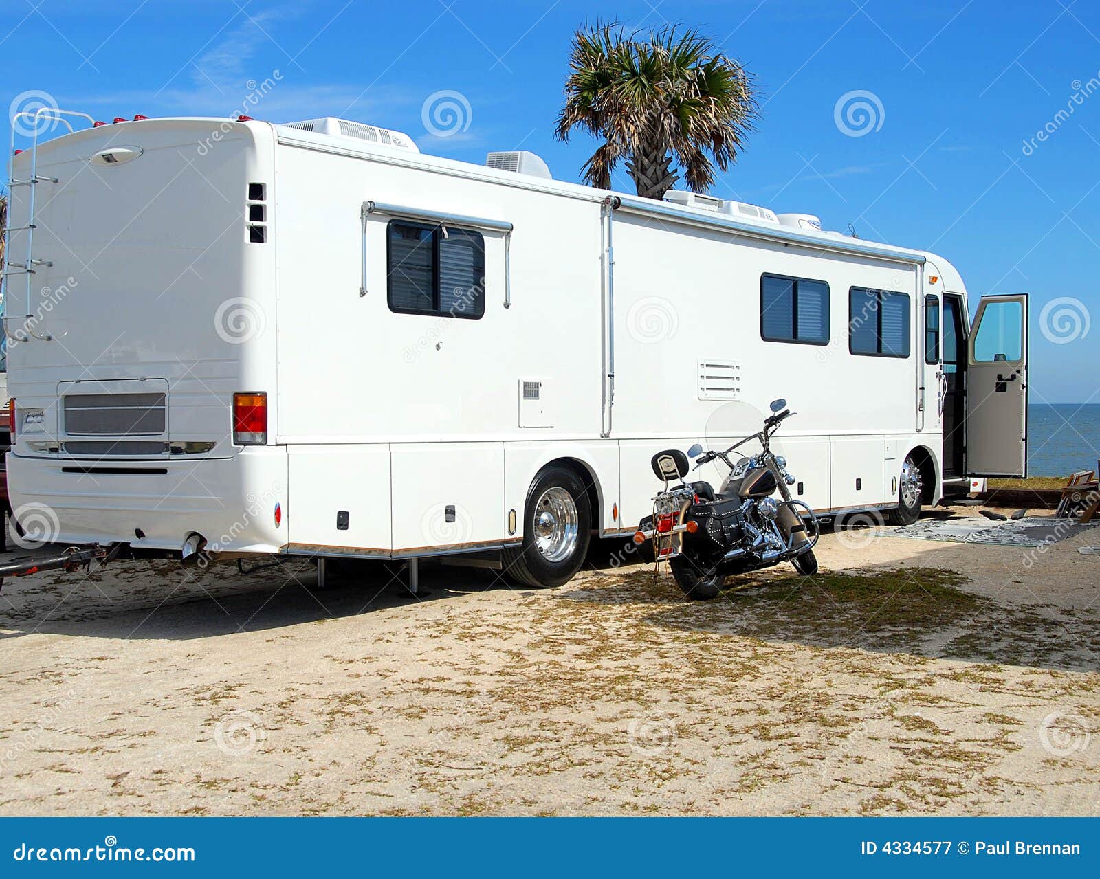 Motorhome camping on beach stock image. Image of caravan - 4334577