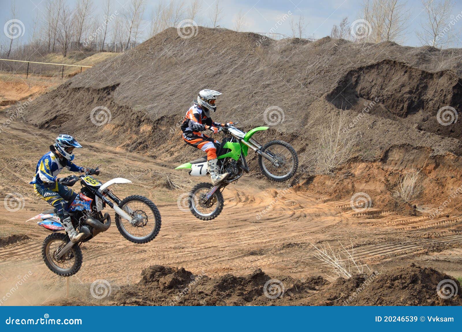 Motorrad Im Flug Durch Die Luft Redaktionelles Stockbild - Bild von ...