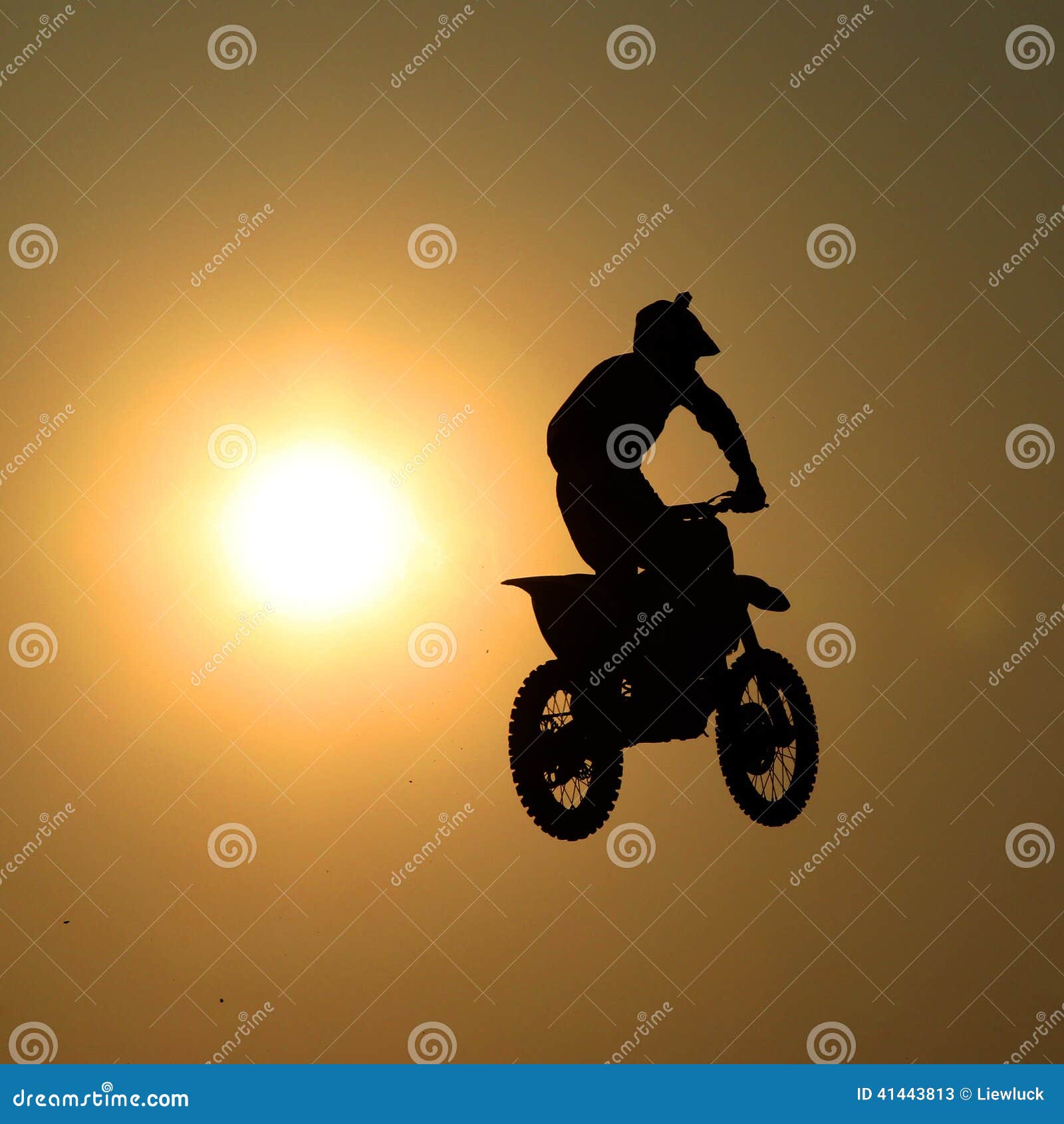 Motorrad Springt in Die Luft Stockbild - Bild von sonne, motorrad: 41443813