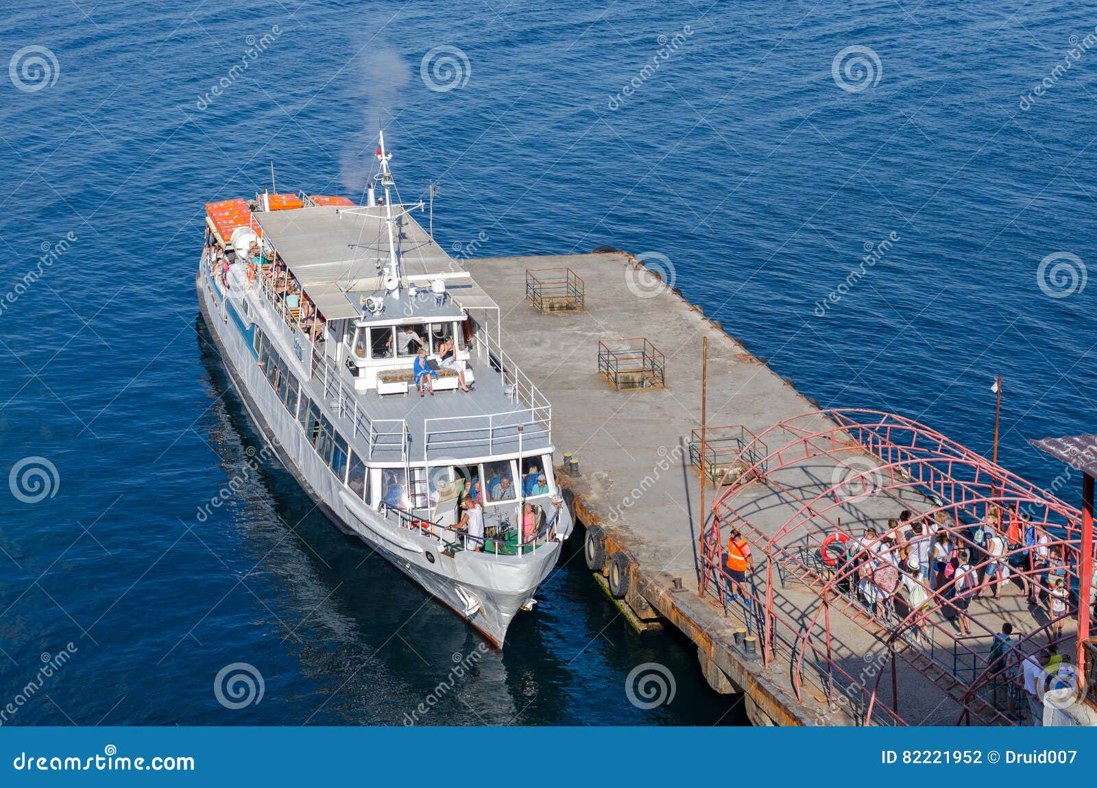 Motorschip redactionele fotografie. Image of mensen, venster - 82221952