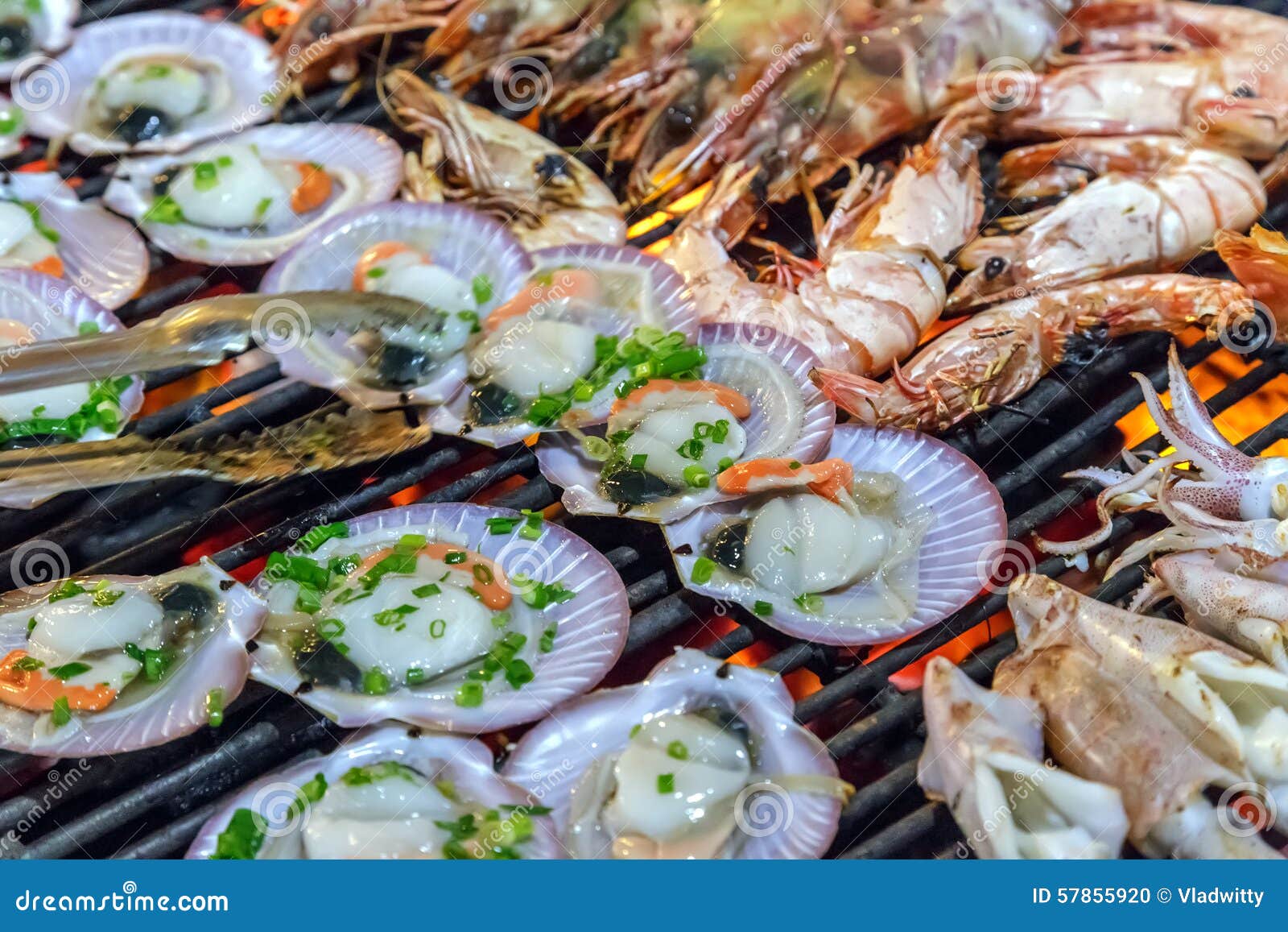 Moule de mollusque de gril photo stock. Image du carte - 57855920