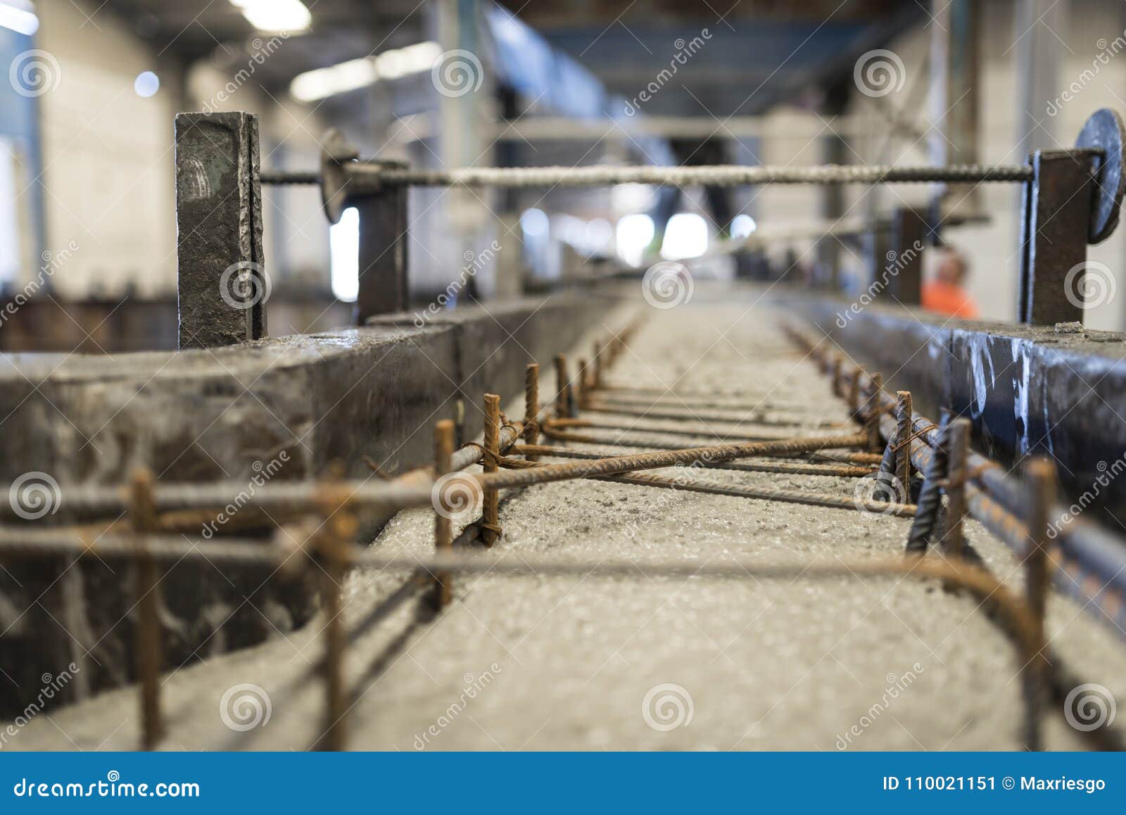 Moule Entrant De Ciment Liquide à Construire Image stock - Image du ...