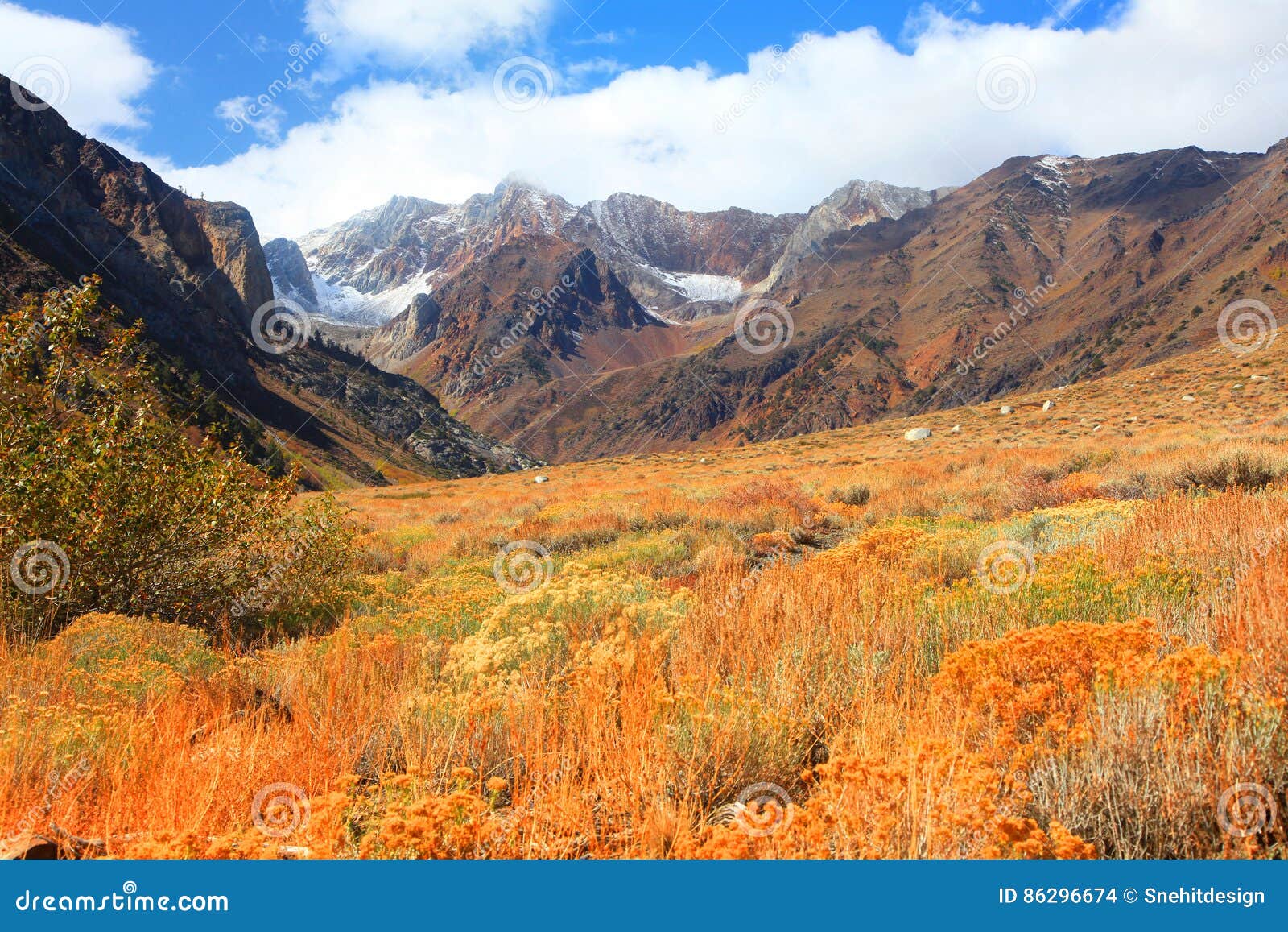 Mount Aggie at McGee creek stock photo. Image of colors - 86296674