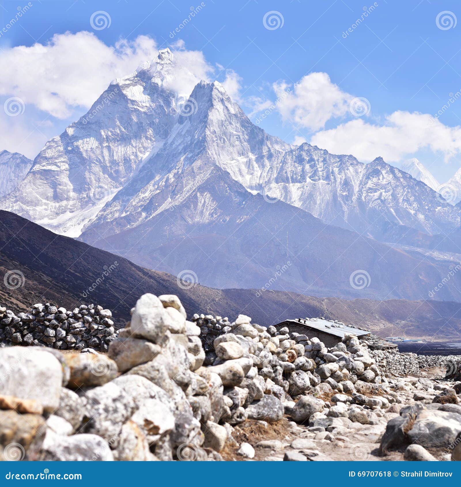 Mount Ama Dablam in Himalaya Stock Photo - Image of park, altitude ...