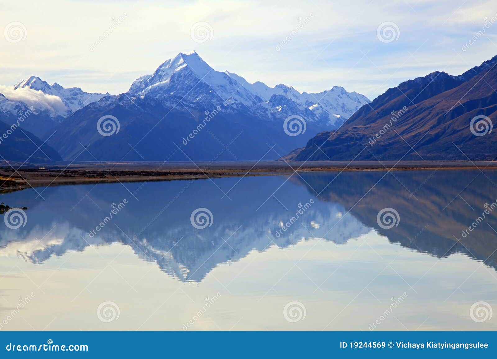 Mount cook at lake pukaki stock image. Image of grass - 19244569