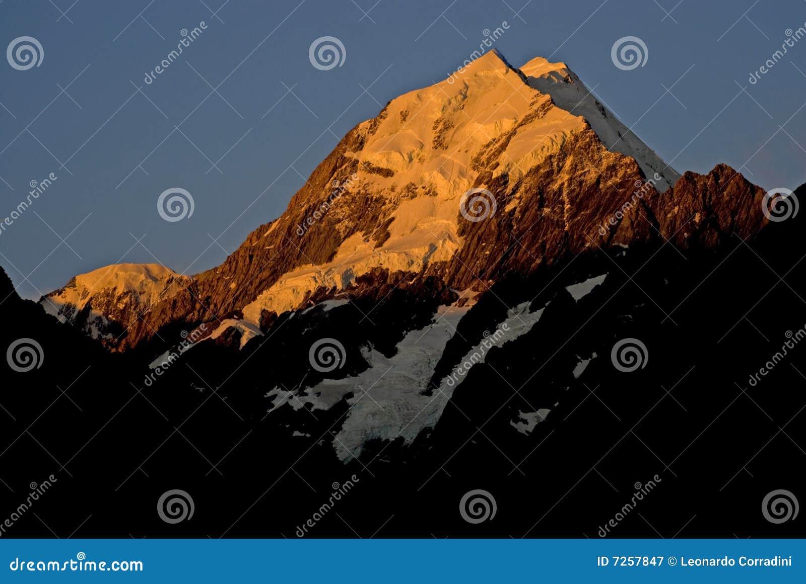 Mount Cook at sunset stock image. Image of sunset, reflection - 7257847