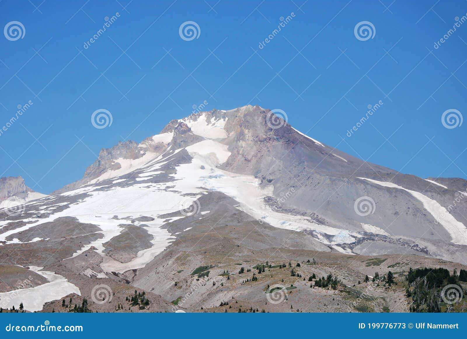 Mount Hood, Volcano in the Cascade Range, Oregon Stock Image - Image of ...