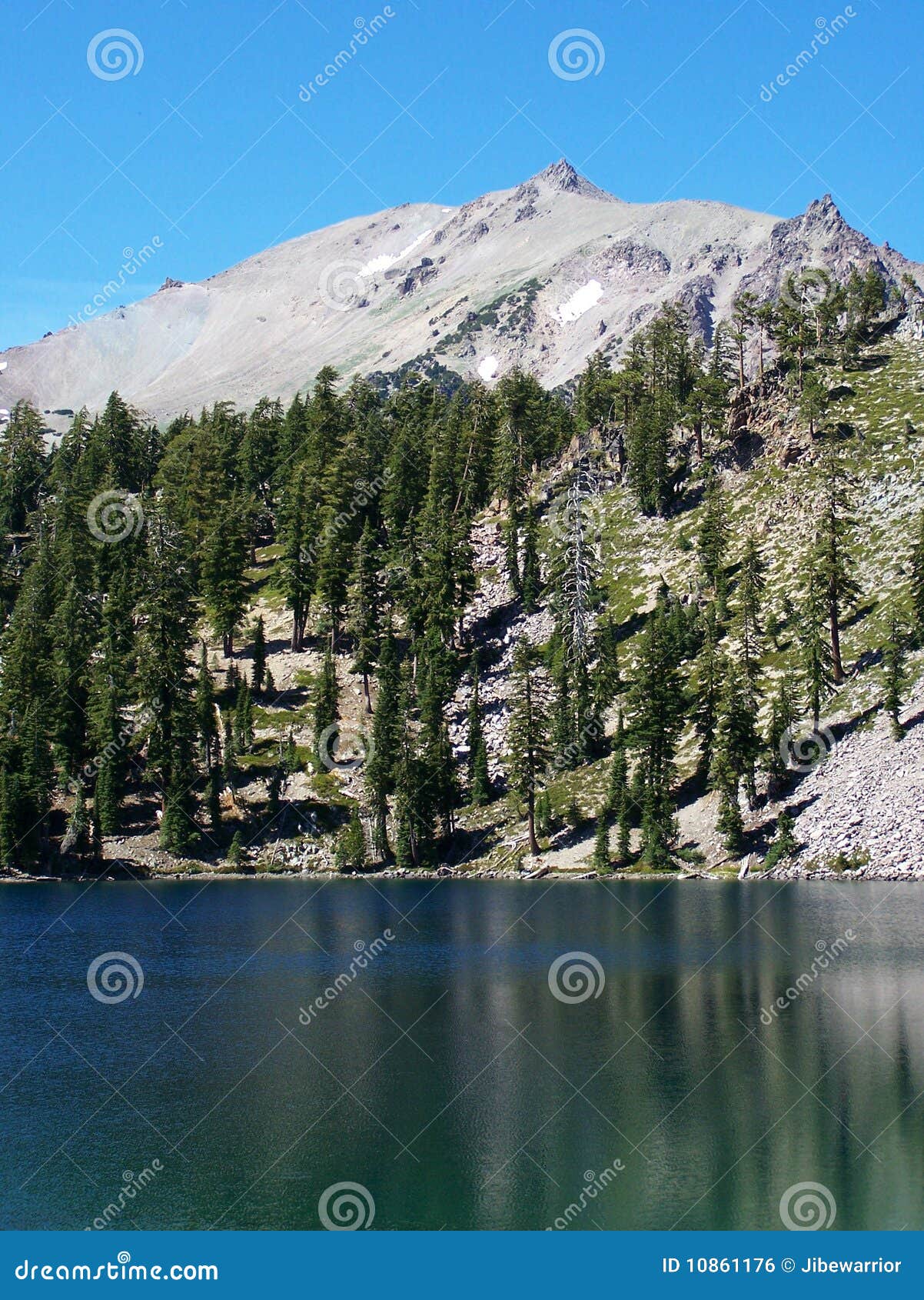 Mount Lassen, Mountain Lake Stock Photo - Image of park, peak: 10861176