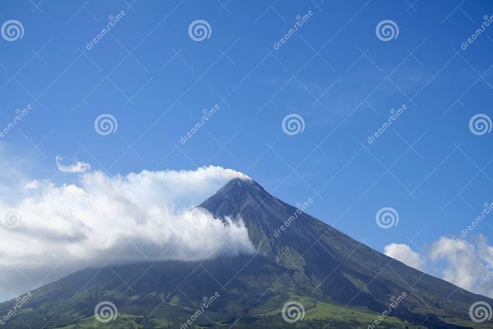 Mount Mayon Volcano Luzon Philippines Stock Image - Image of mountain ...