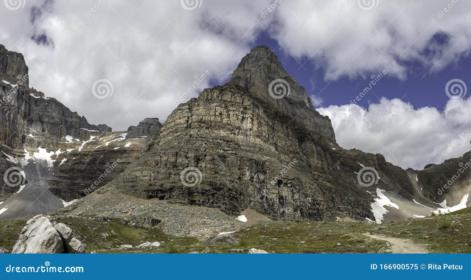 Mount Pinnacle stock image. Image of grass, cloudy, mount - 166900575