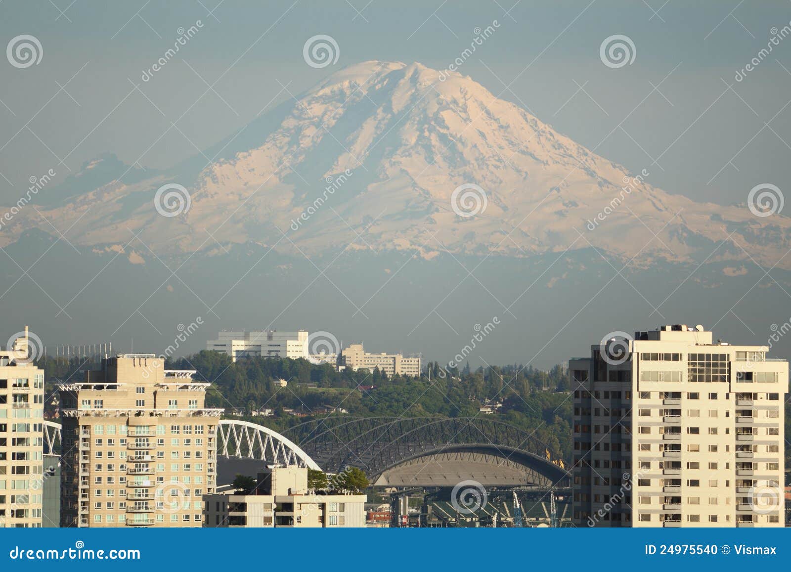 Mount Rainier, Seattle View Stock Photo - Image of tall, sunlight: 24975540