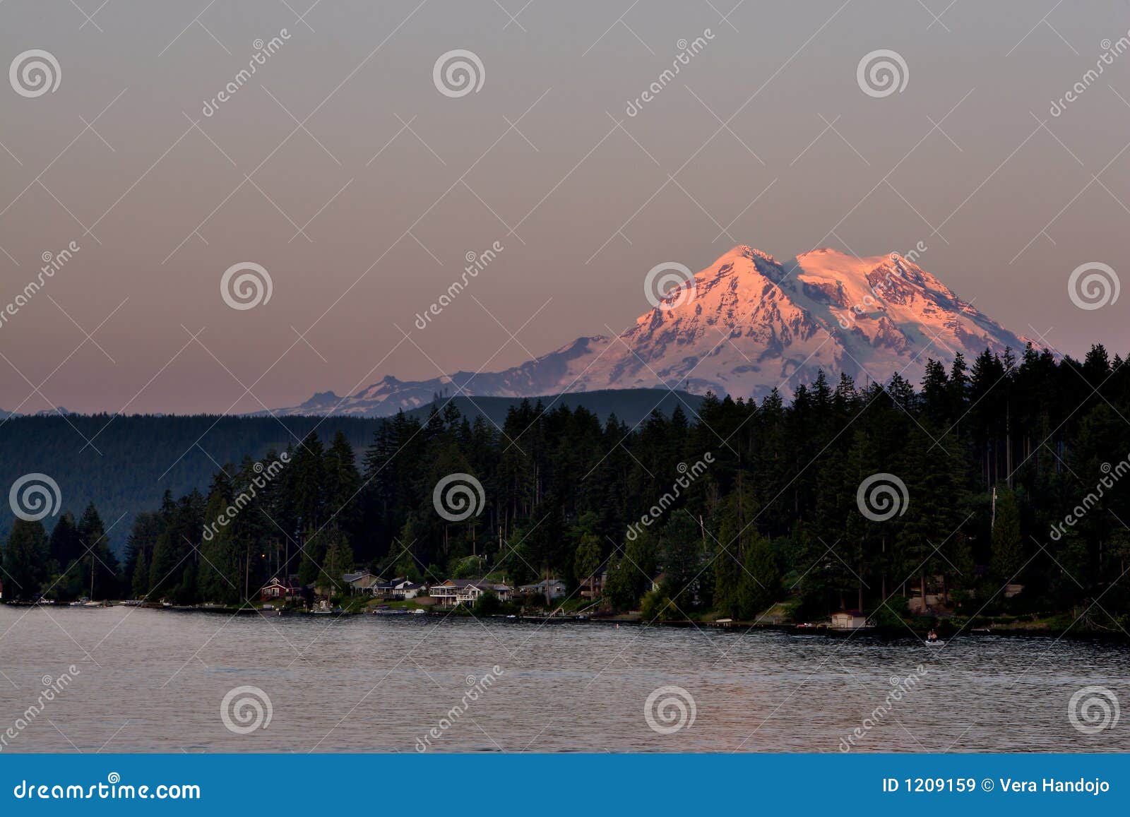 Mount Rainier Sunset stock image. Image of peak, snow - 1209159
