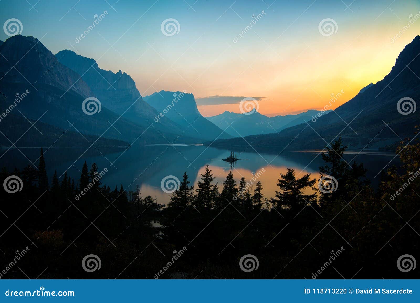 Mount rainier sunset stock photo. Image of countries - 118713220