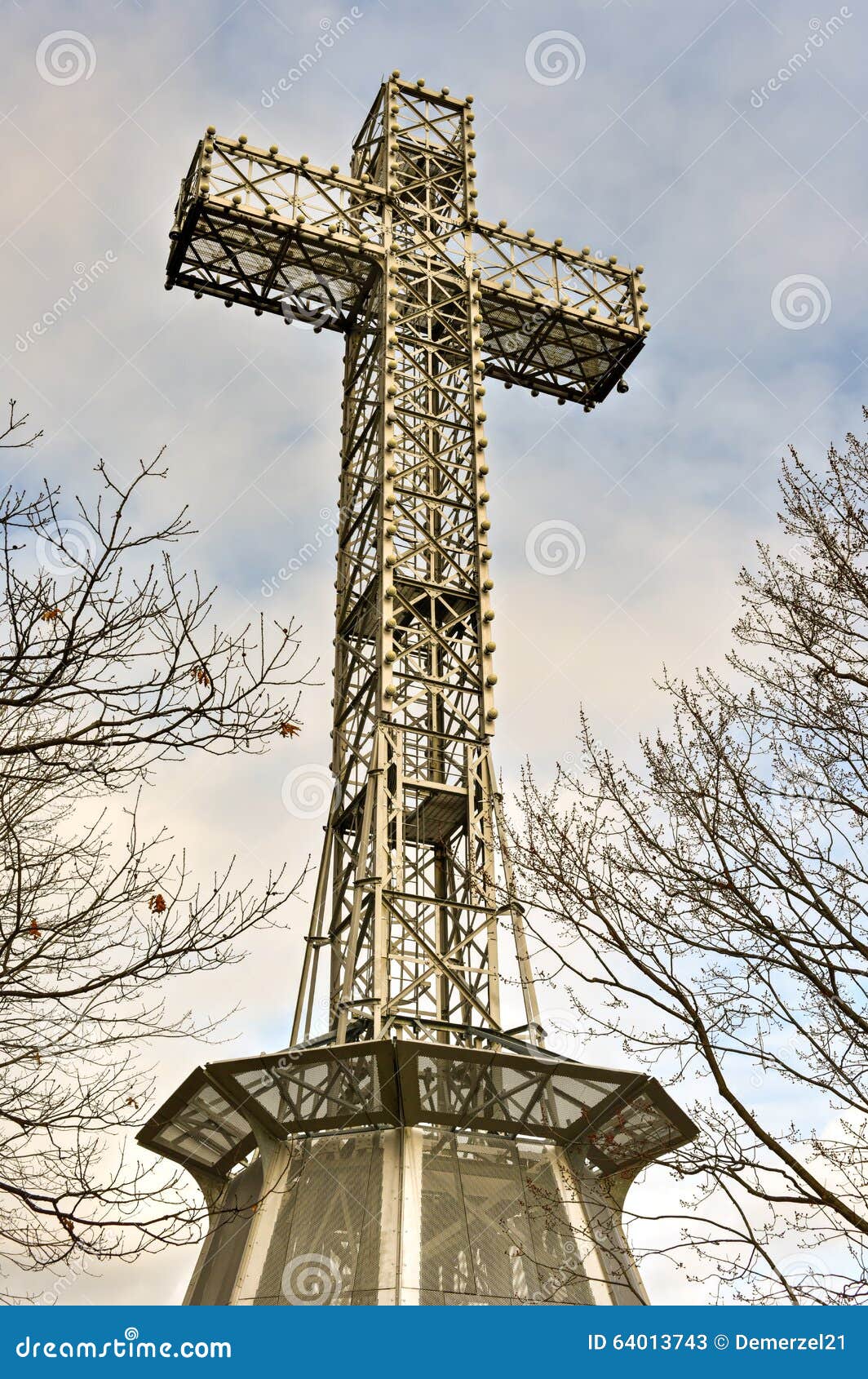 Mount Royal Cross stock image. Image of attraction, outdoors - 64013743