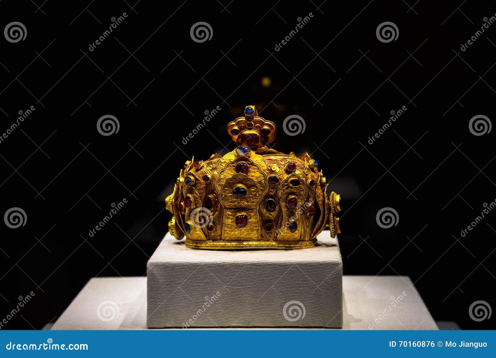 Mount Ruby and Emerald Gold Crown Stock Photo - Image of gypsum, bridge ...