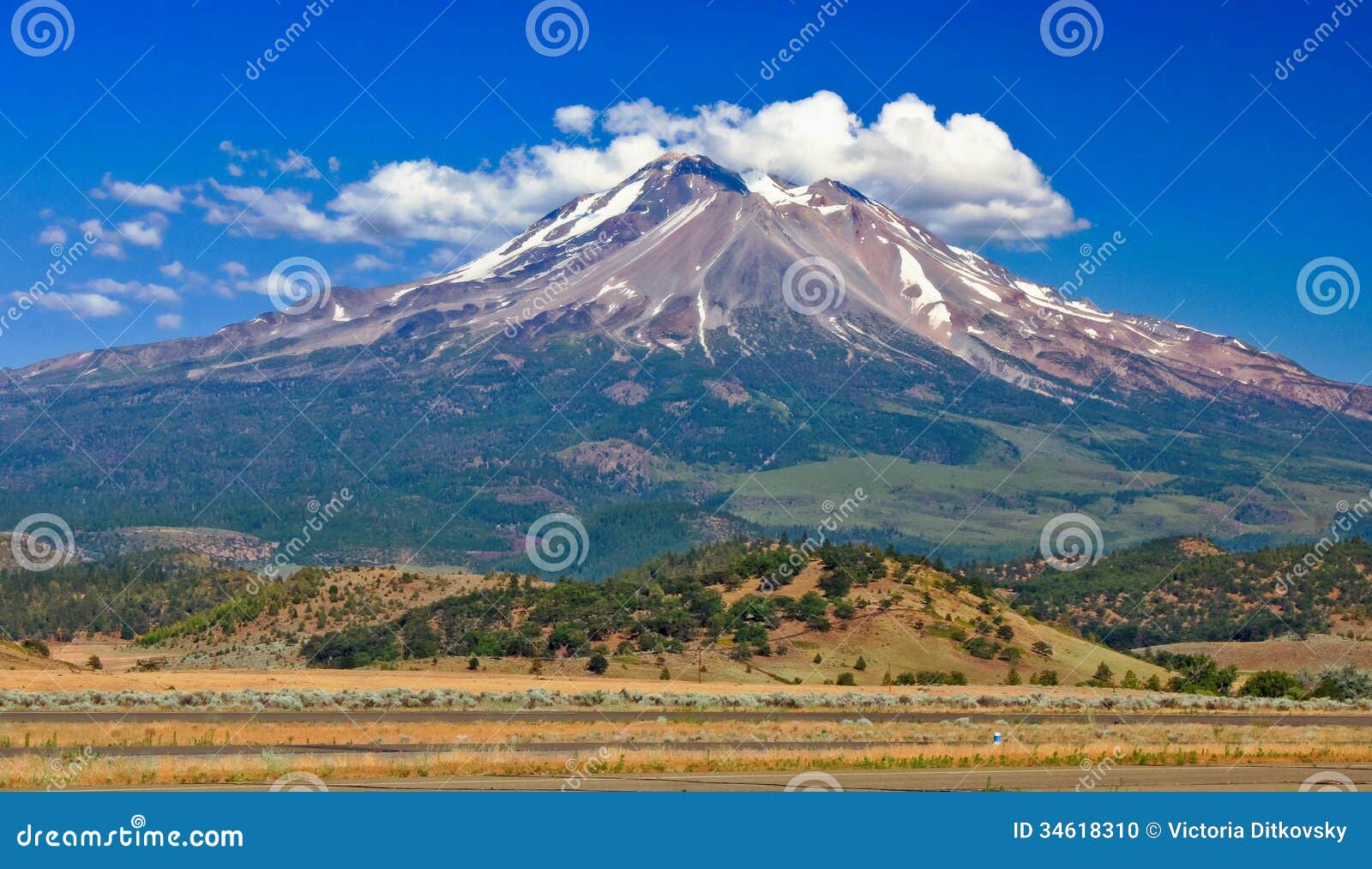 Mount Shasta in California stock photo. Image of snow - 34618310