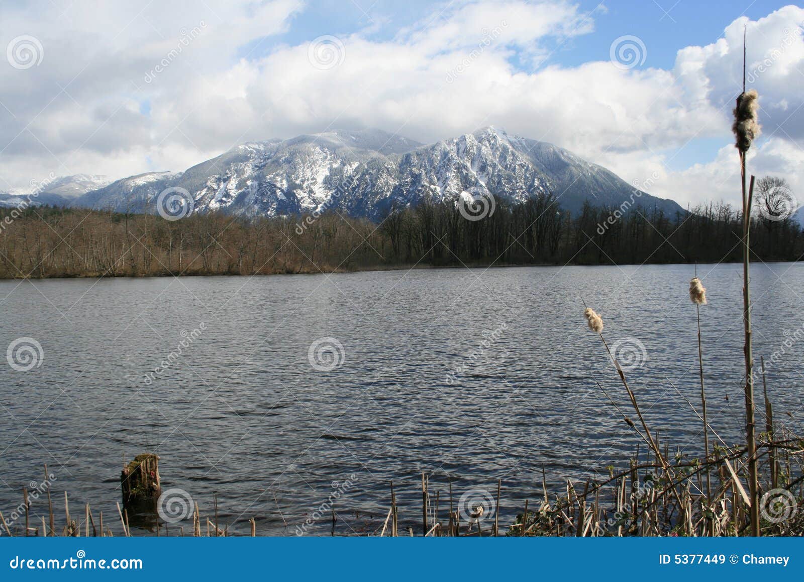 Mount Si with Snow stock image. Image of landmark, cloudy - 5377449