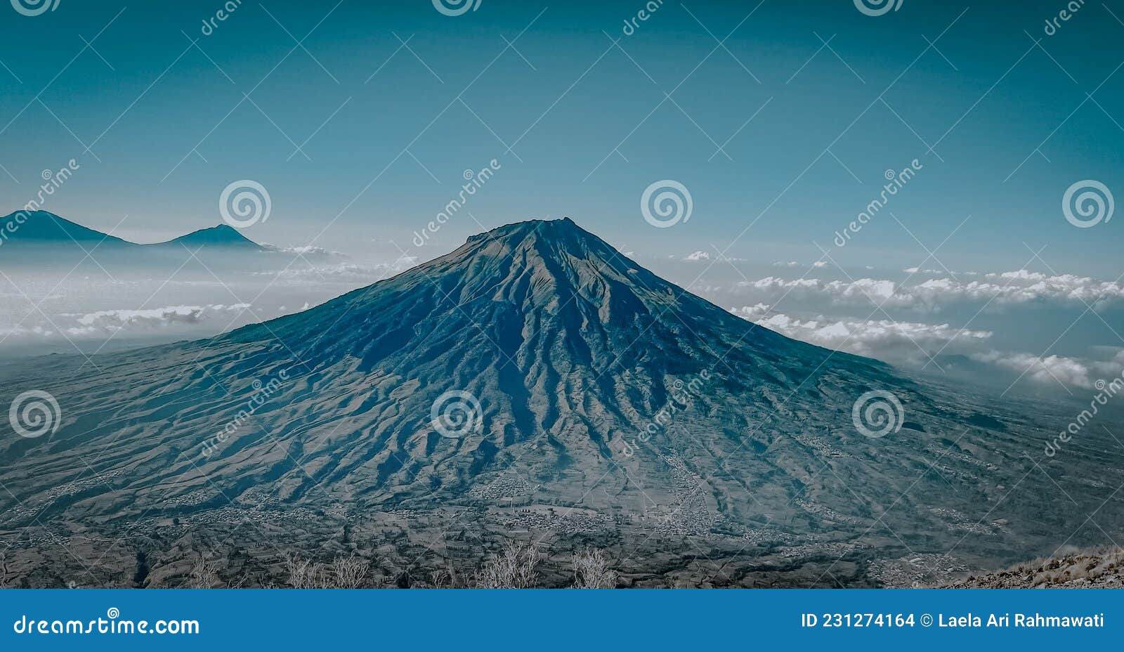 Mount Sindoro 3153 in Wonosobo Stock Photo - Image of mount, kledung ...