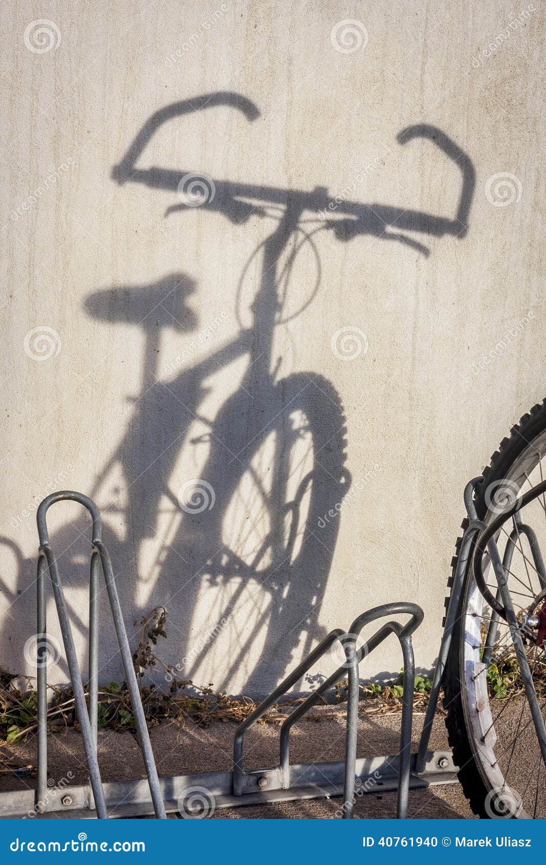 Mountain bike shadow stock photo. Image of commuting - 40761940