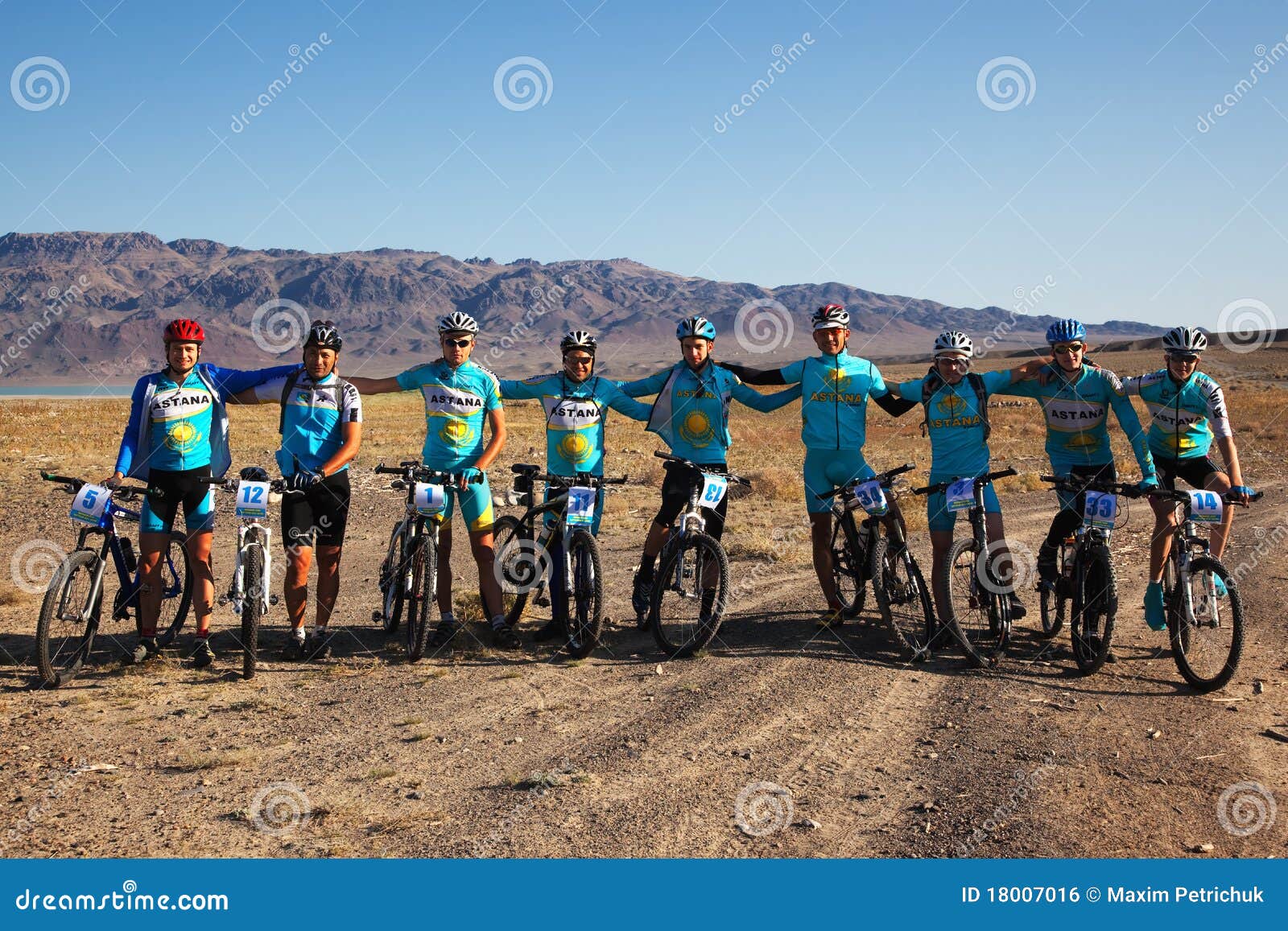 Mountain bike Team editorial photo. Image of determination - 18007016