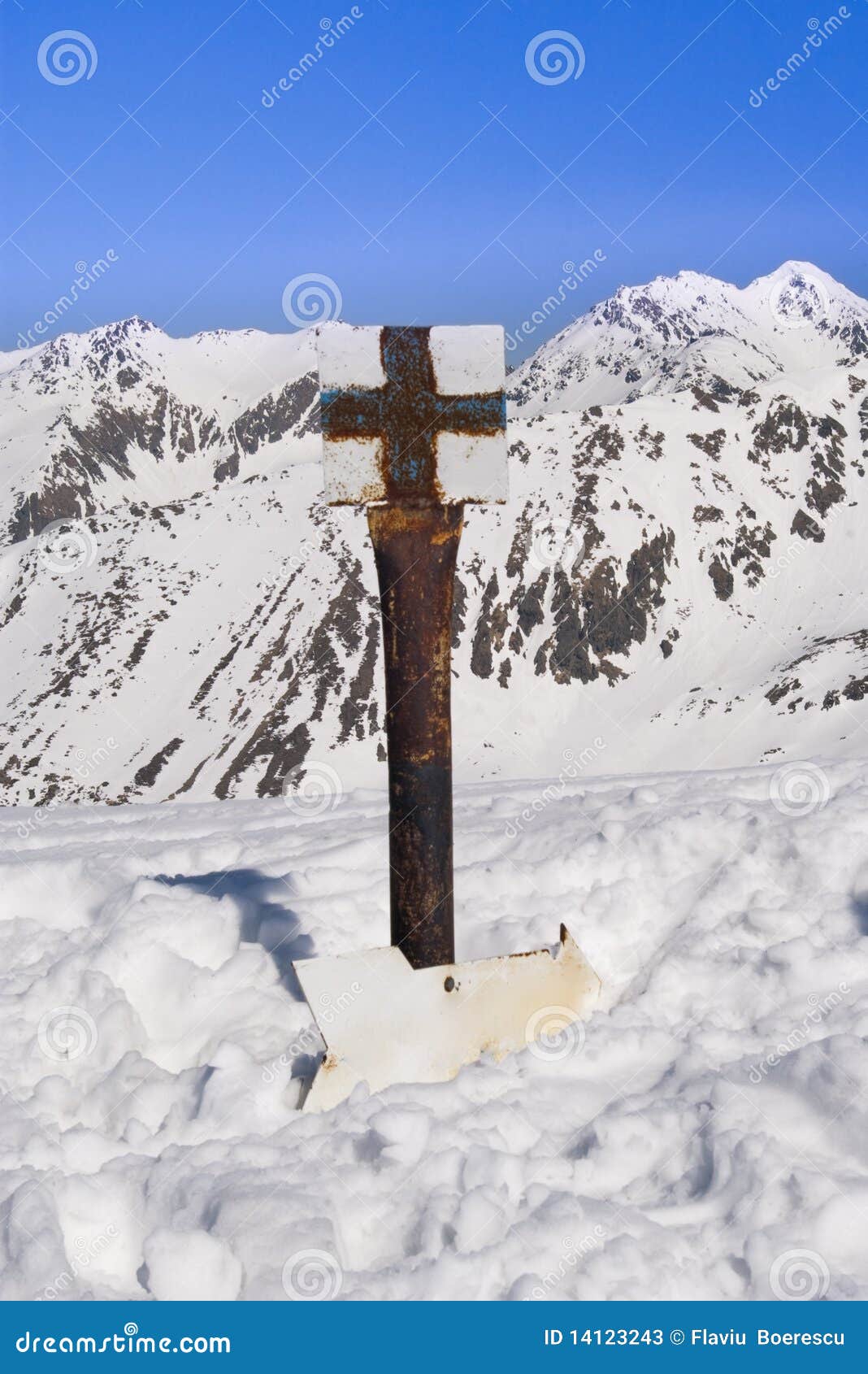 Mountain Blank Signpost in Winter Stock Image - Image of pointer ...