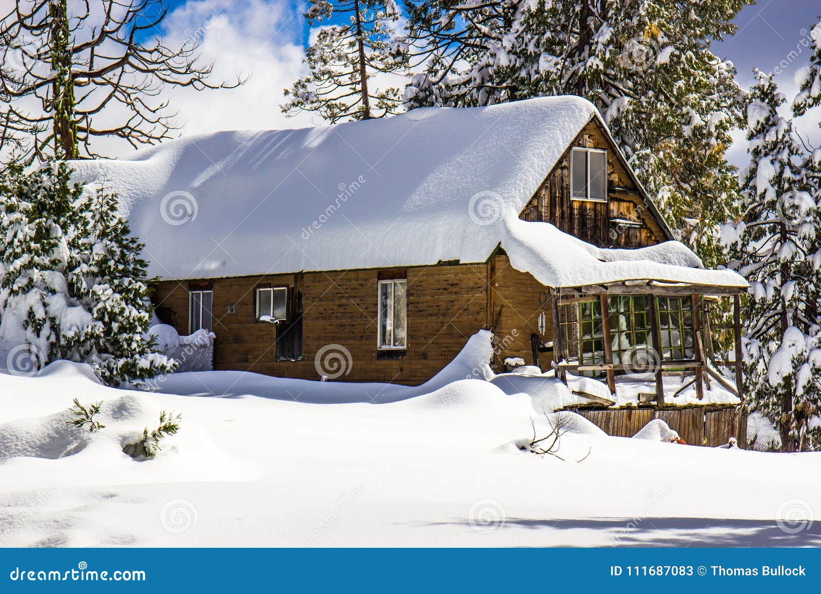 5,784 Mountain Cabin Covered Snow Stock Photos - Free & Royalty-Free ...