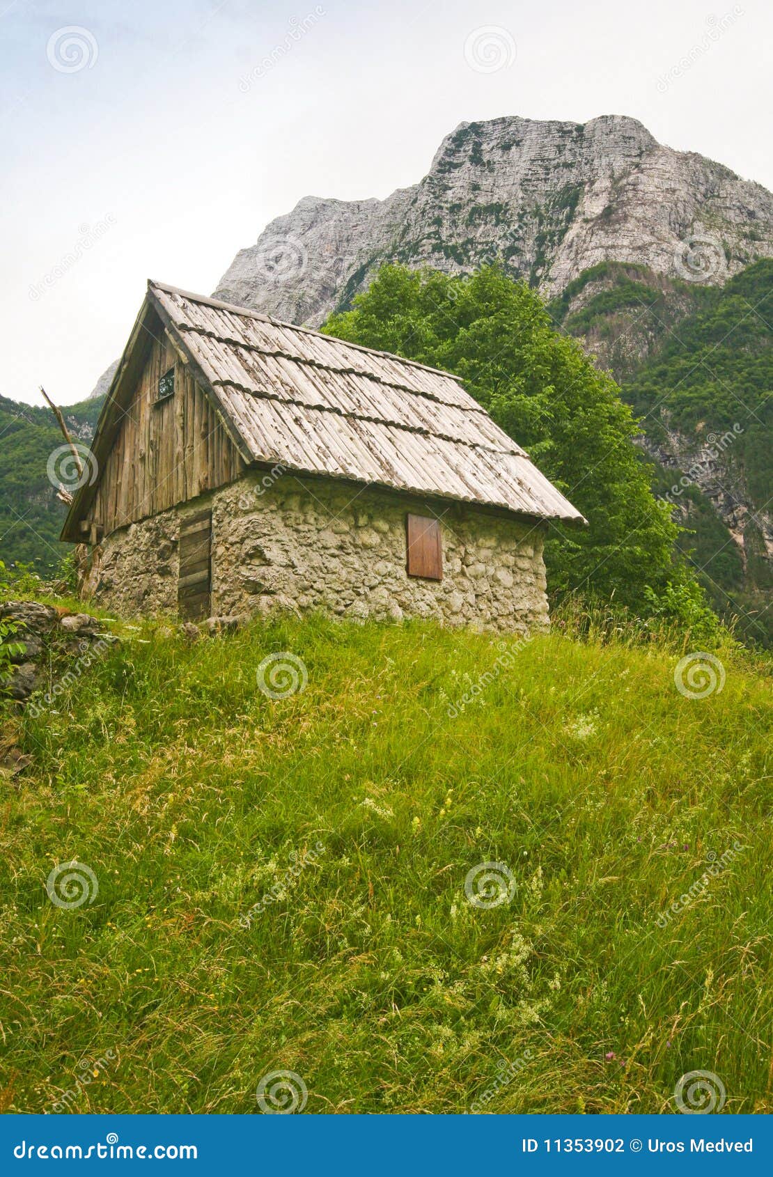 Mountain hut stock photo. Image of scene, outdoors, european - 11353902