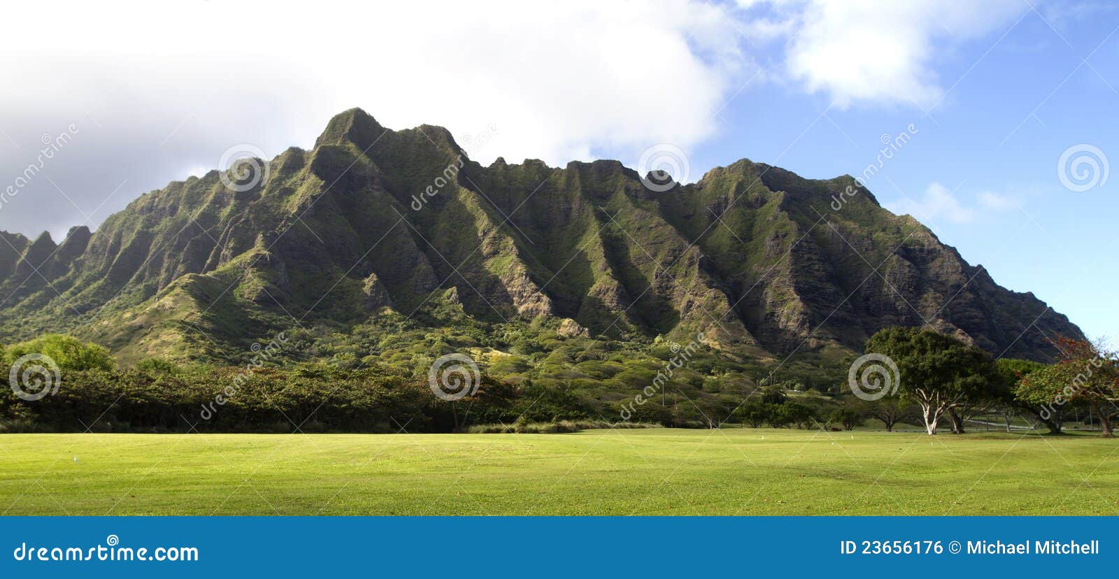 Mountain landscape on Oahu stock photo. Image of green - 23656176