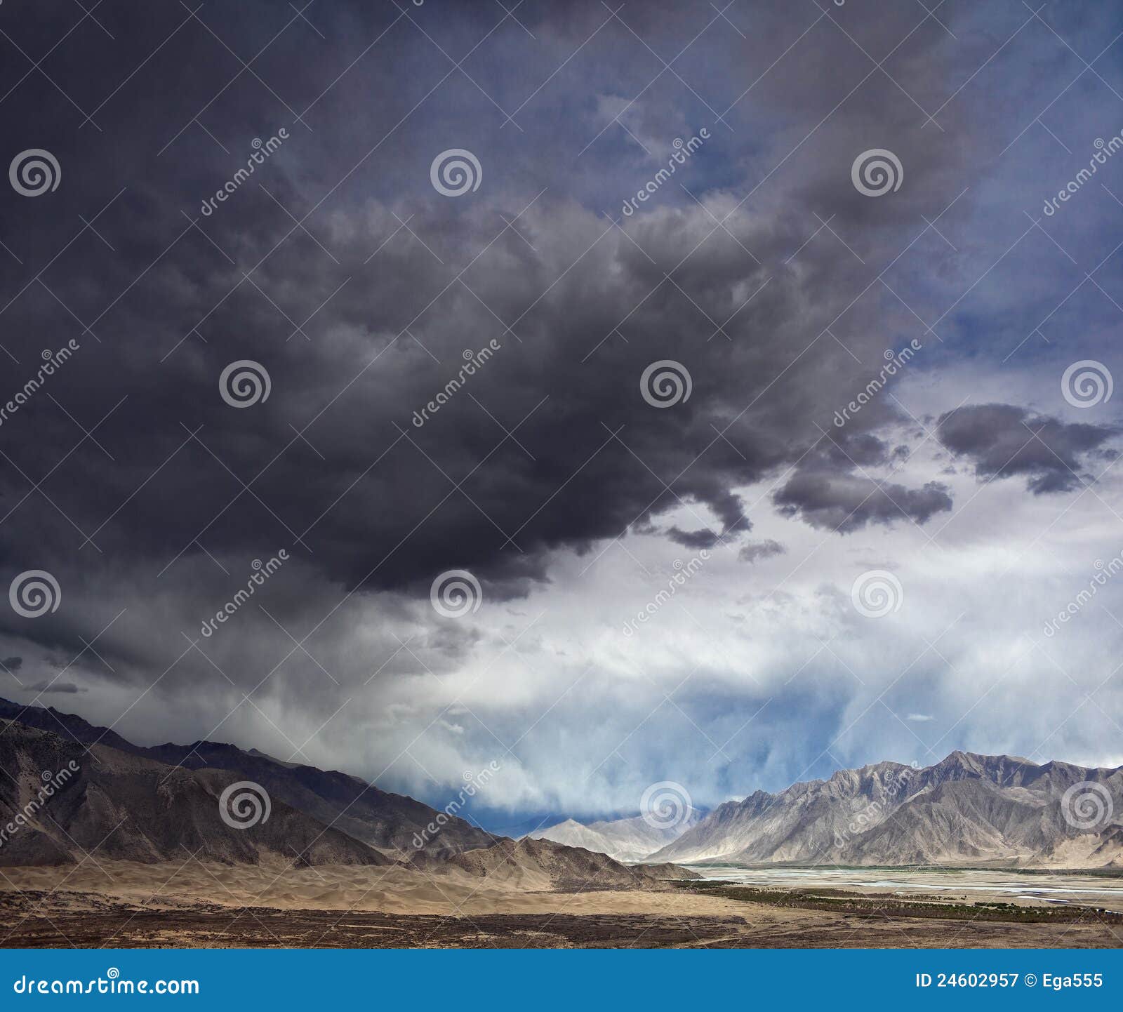 Mountain Landscape with Storm Clouds before Thunde Stock Image - Image ...