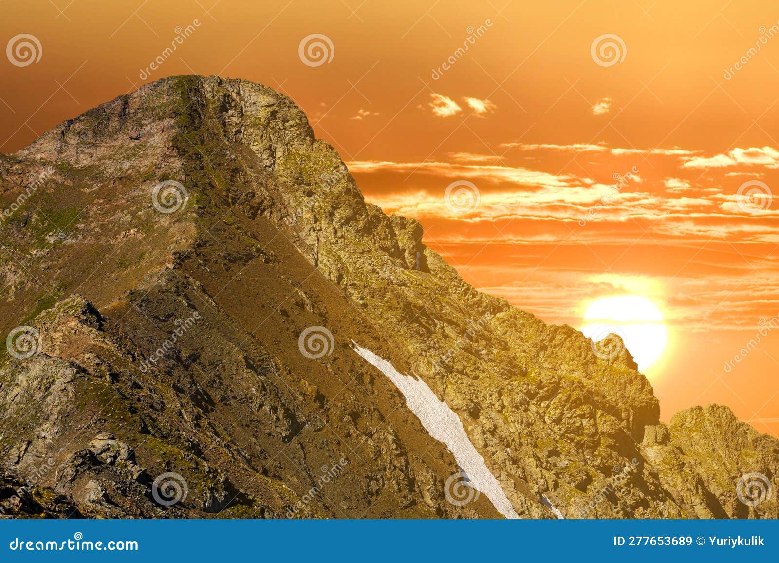 Mountain Ridge at the Sunset Stock Image - Image of horizon, solar ...
