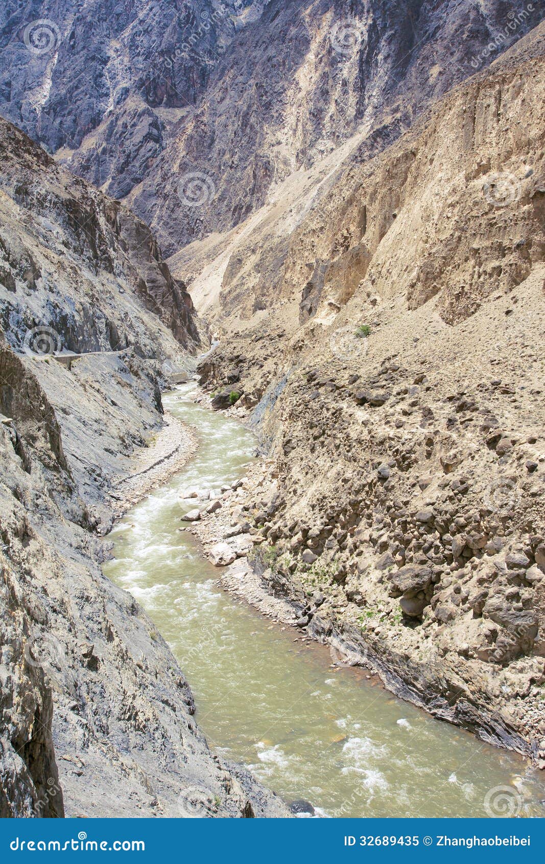 Mountain stream stock image. Image of mountain, gorge - 32689435