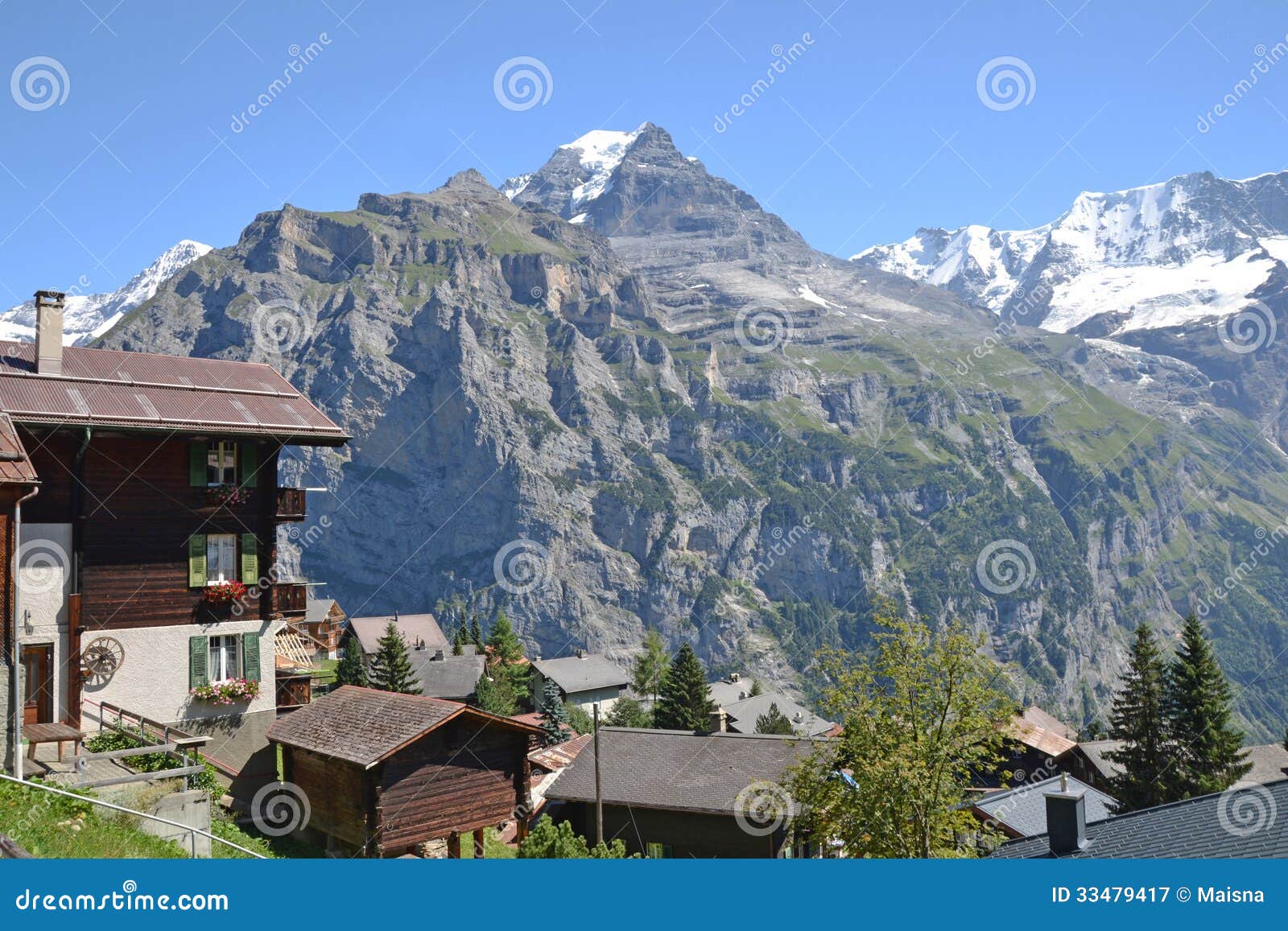 Mountain View de Murren imagen de archivo. Imagen de pasto - 33479417