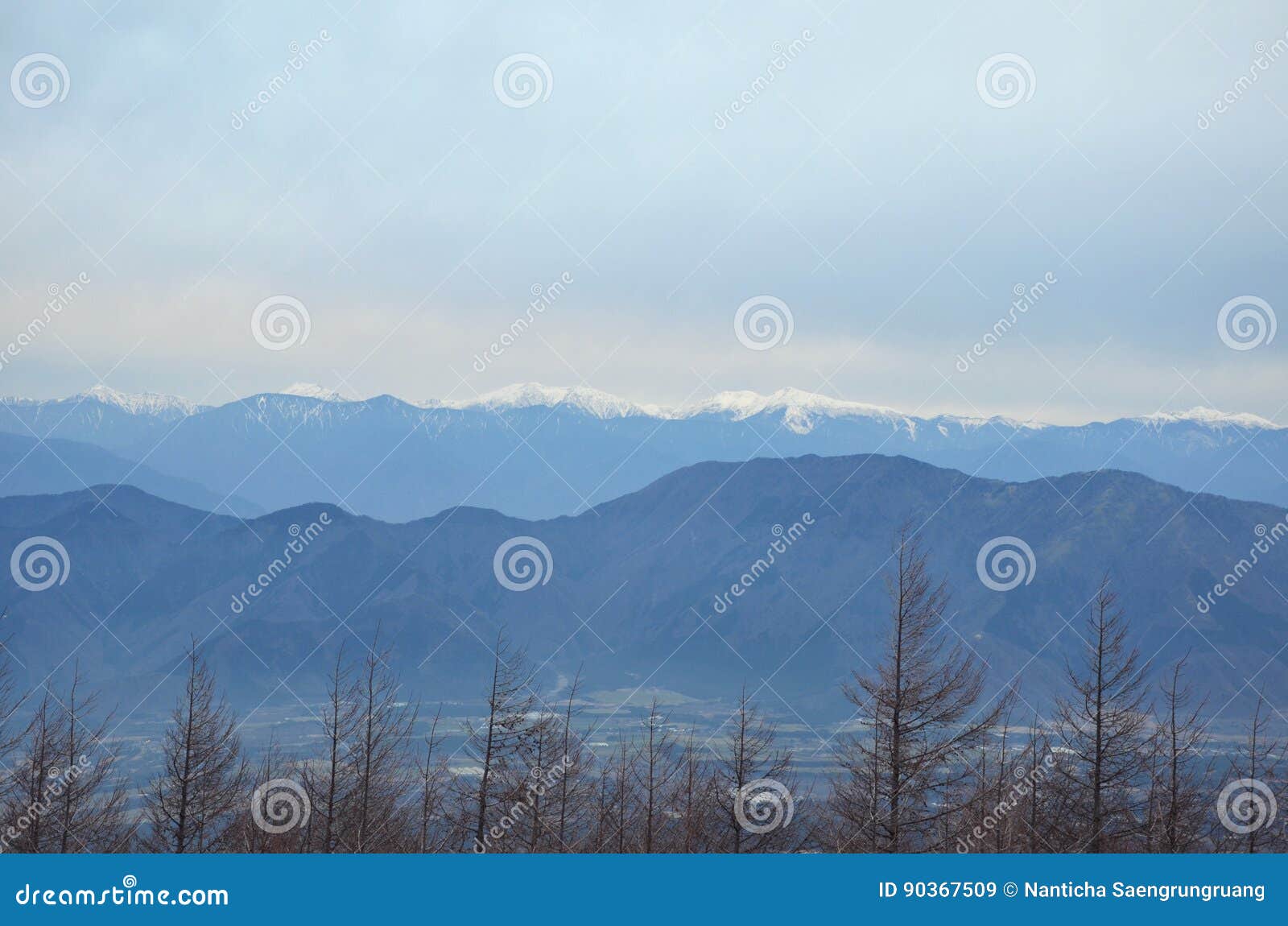 Mountain View in Japan stock afbeelding. Image of heuvel - 90367509