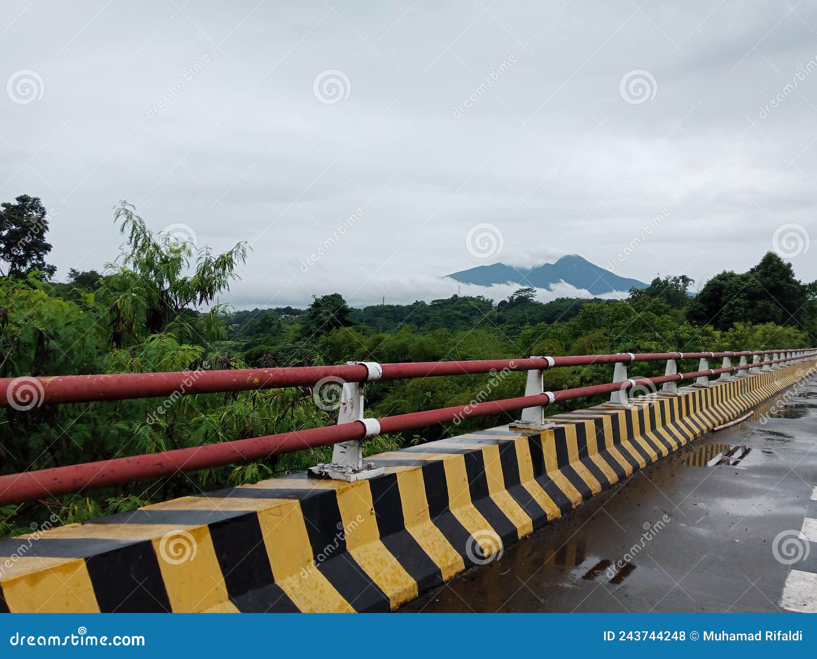 Mountain View stock photo. Image of water, track, gunung - 243744248