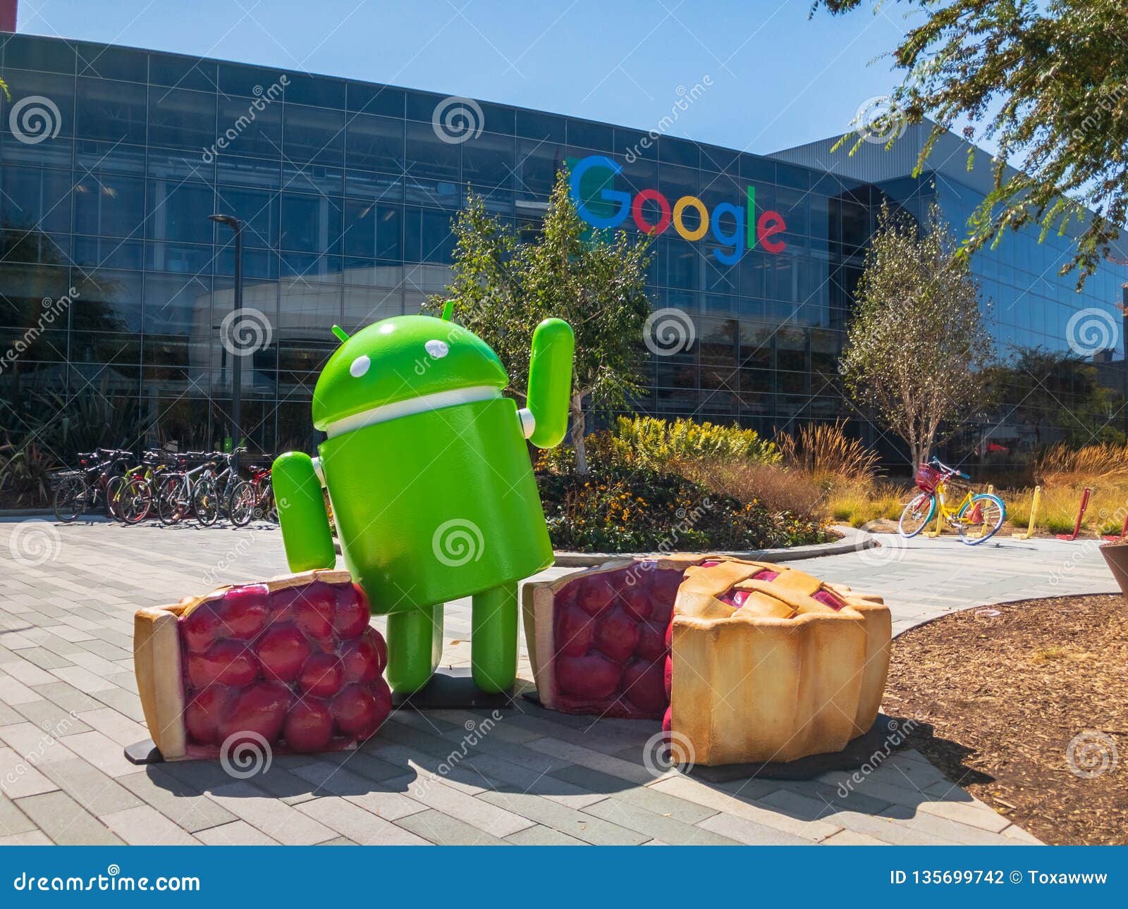 Android Statue in Googleplex Headquarters Main Office Editorial ...