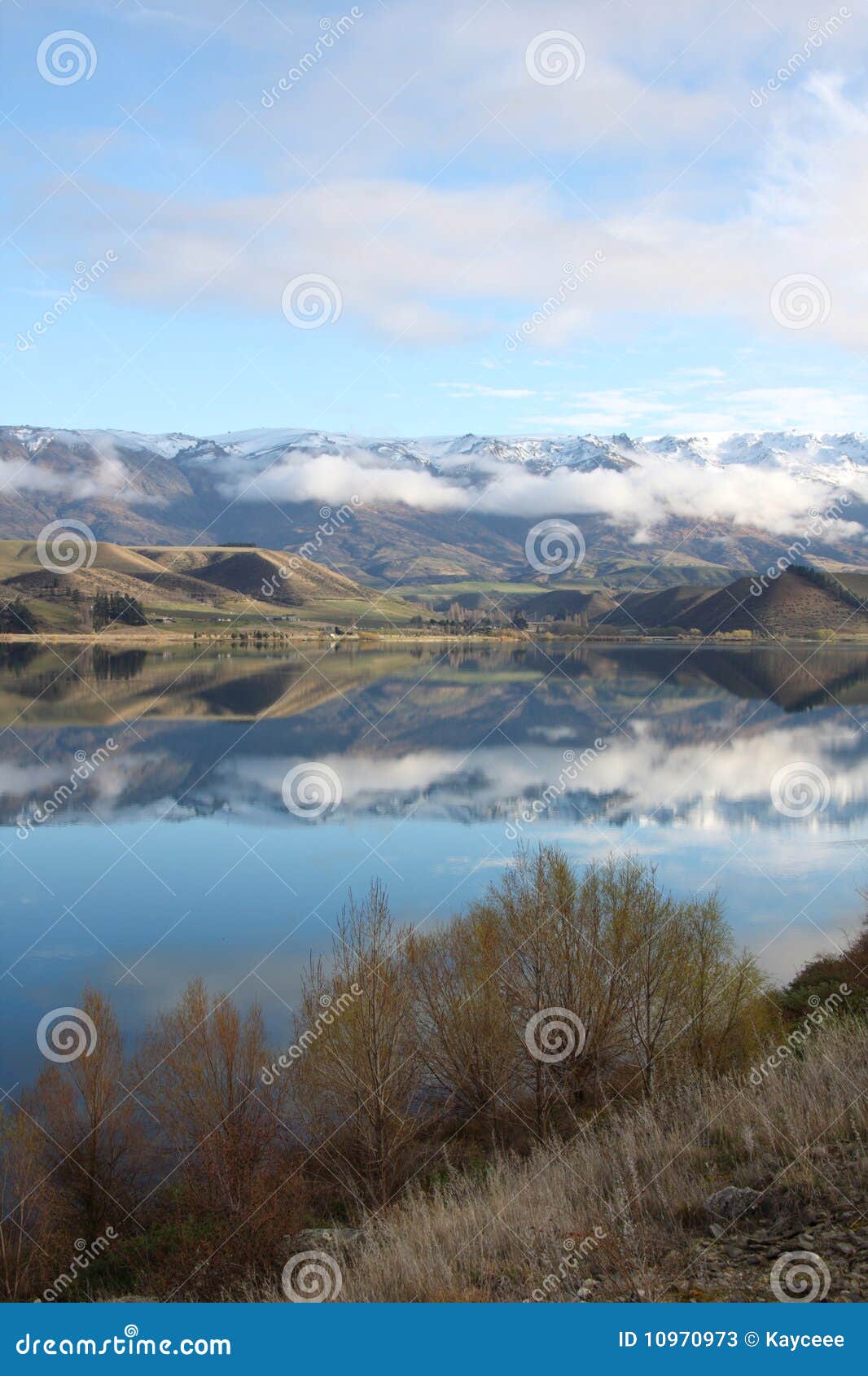 Mountains Reflected in Lake Dunstan New Zealand Stock Image - Image of ...