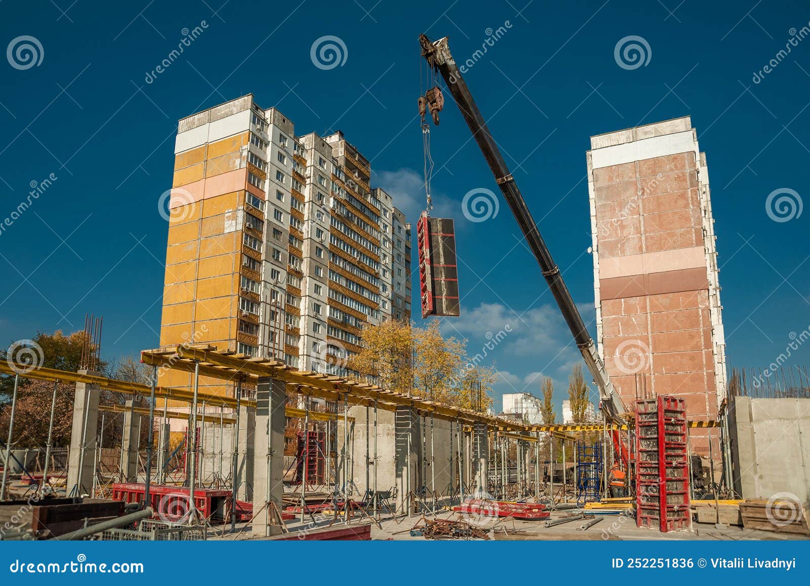 Mounting of Column Formwork Stock Photo - Image of cart, building ...