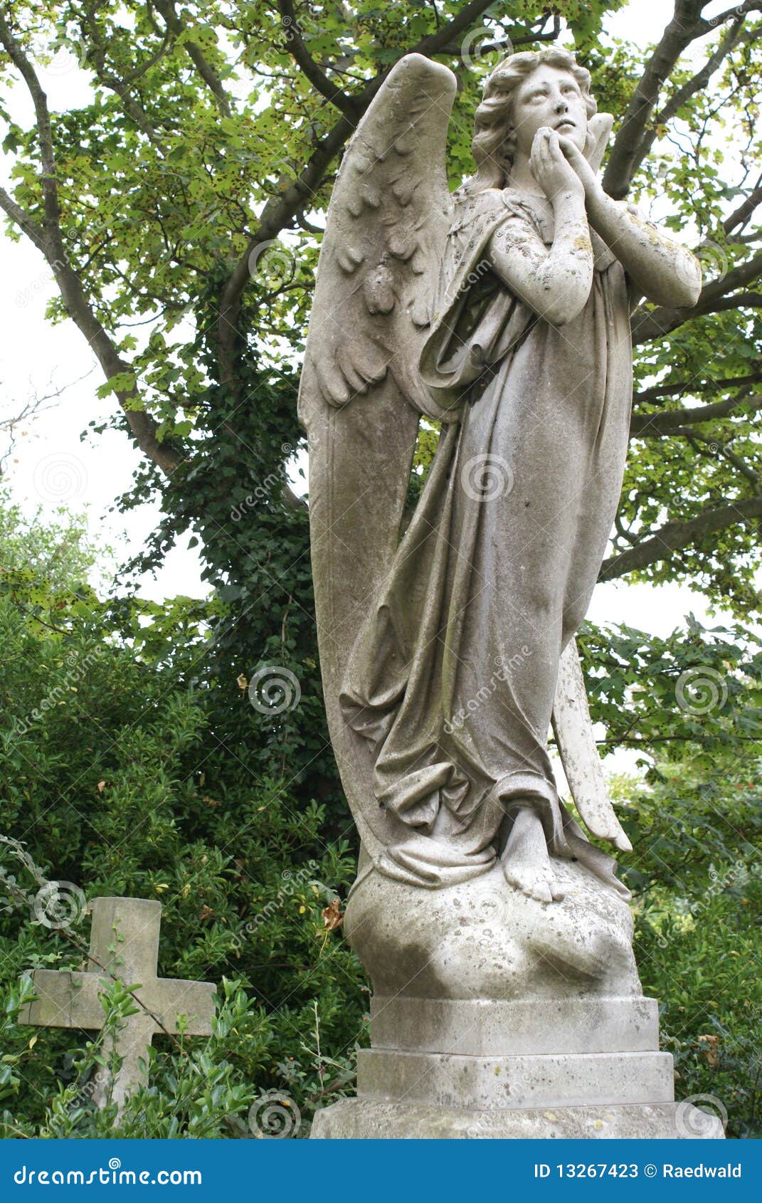 Mourning angel and cross stock image. Image of cemetery - 13267423