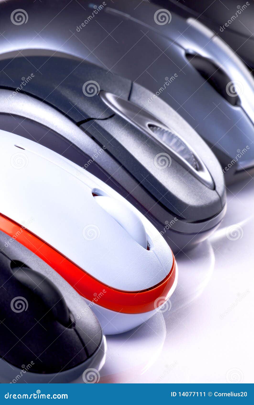 Mouse bianco immagine stock. Immagine di hardware, ufficio - 14077111