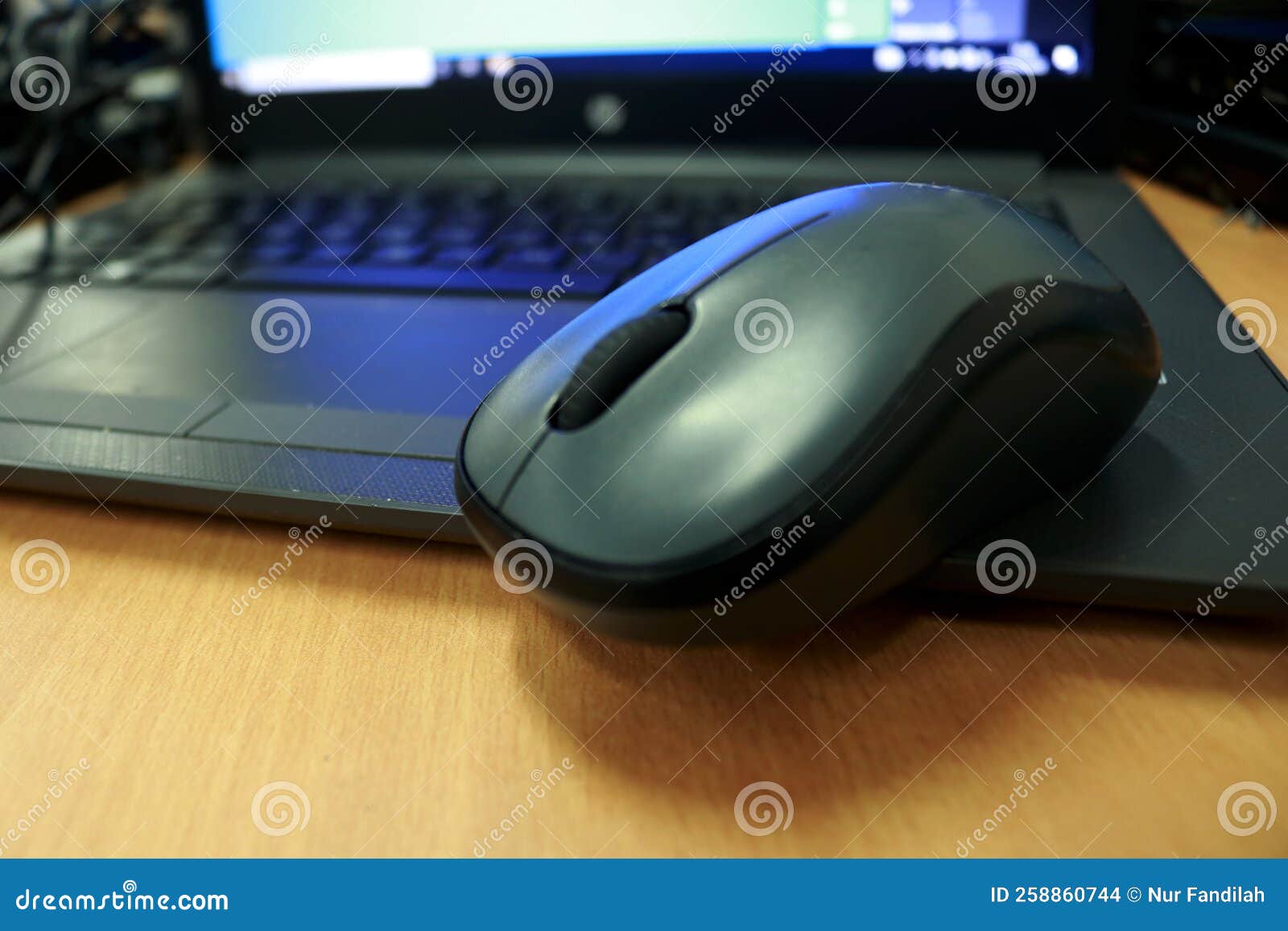 Mouse User Royalty-Free Stock Photography | CartoonDealer.com #199151