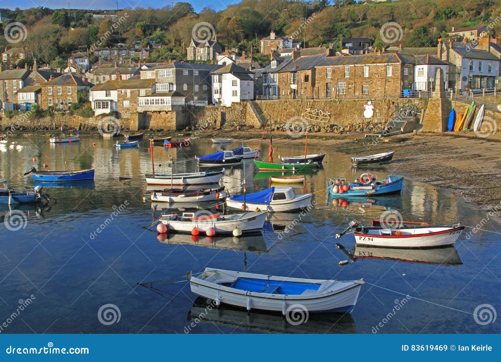 Mousehole harbour editorial stock image. Image of boats - 83619469
