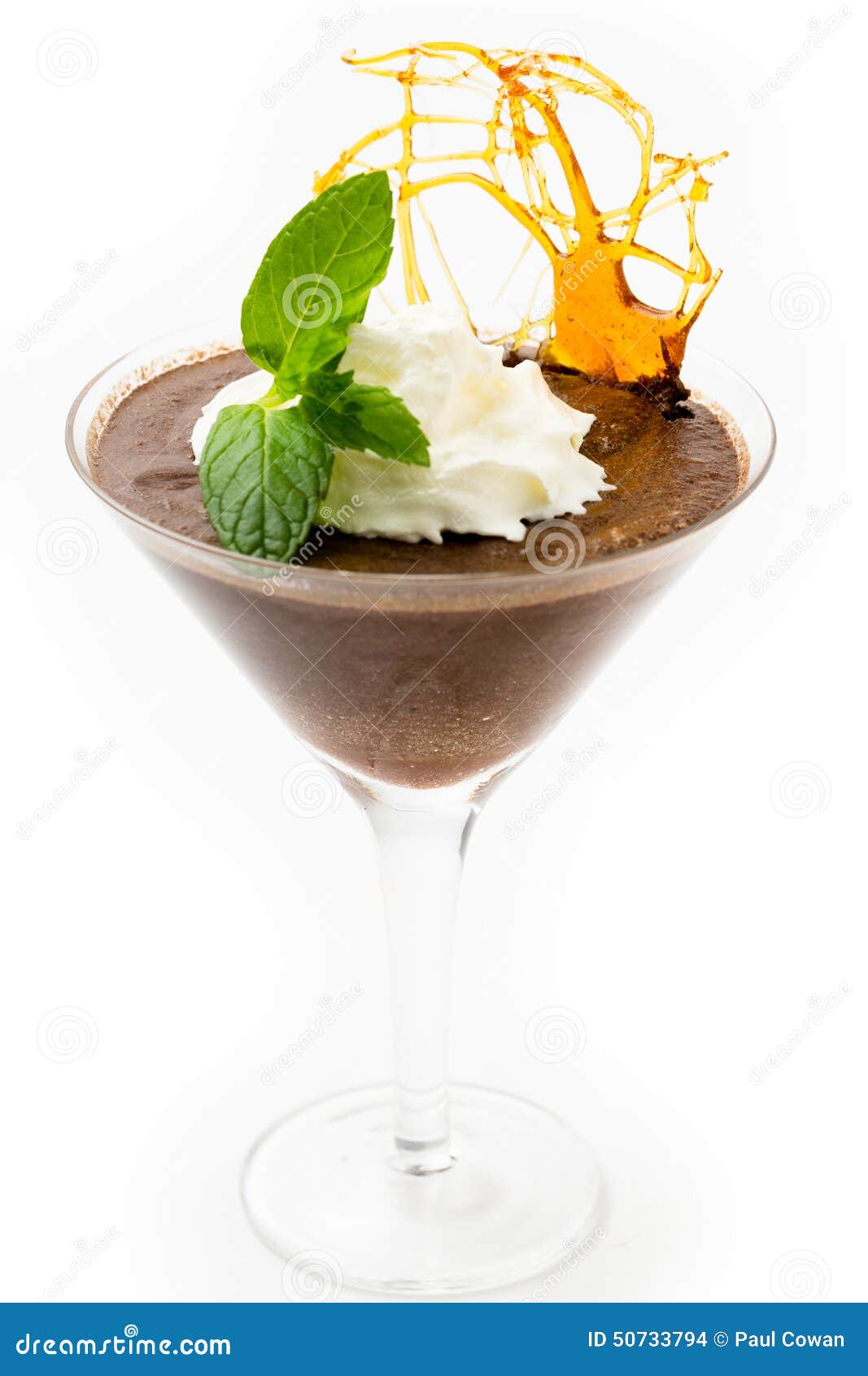 Mousse De Chocolat Dans Un Verre De Martini Photo stock - Image du ...