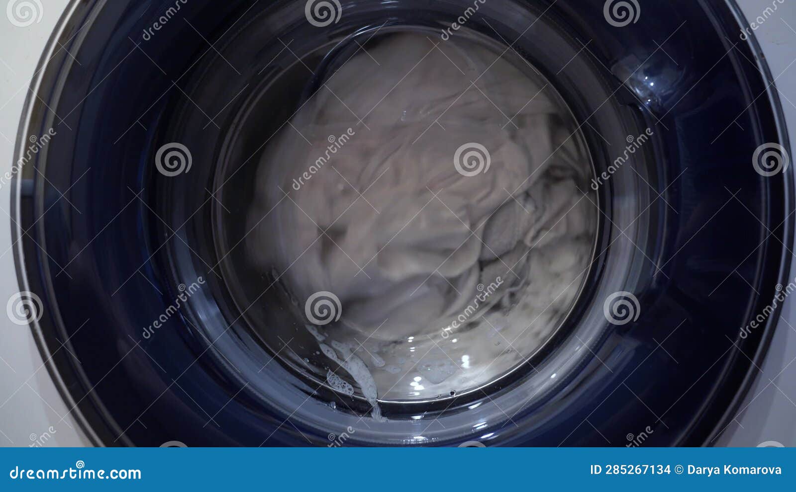 The Movement of Laundry when Drying in the Washing Machine. Wet Things ...