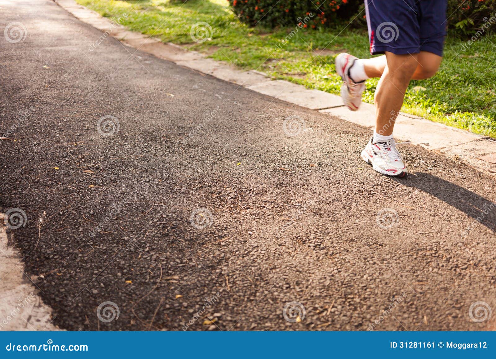 Movimentar-se De Corrida Do Homem Na Rua Imagem de Stock - Imagem de ...